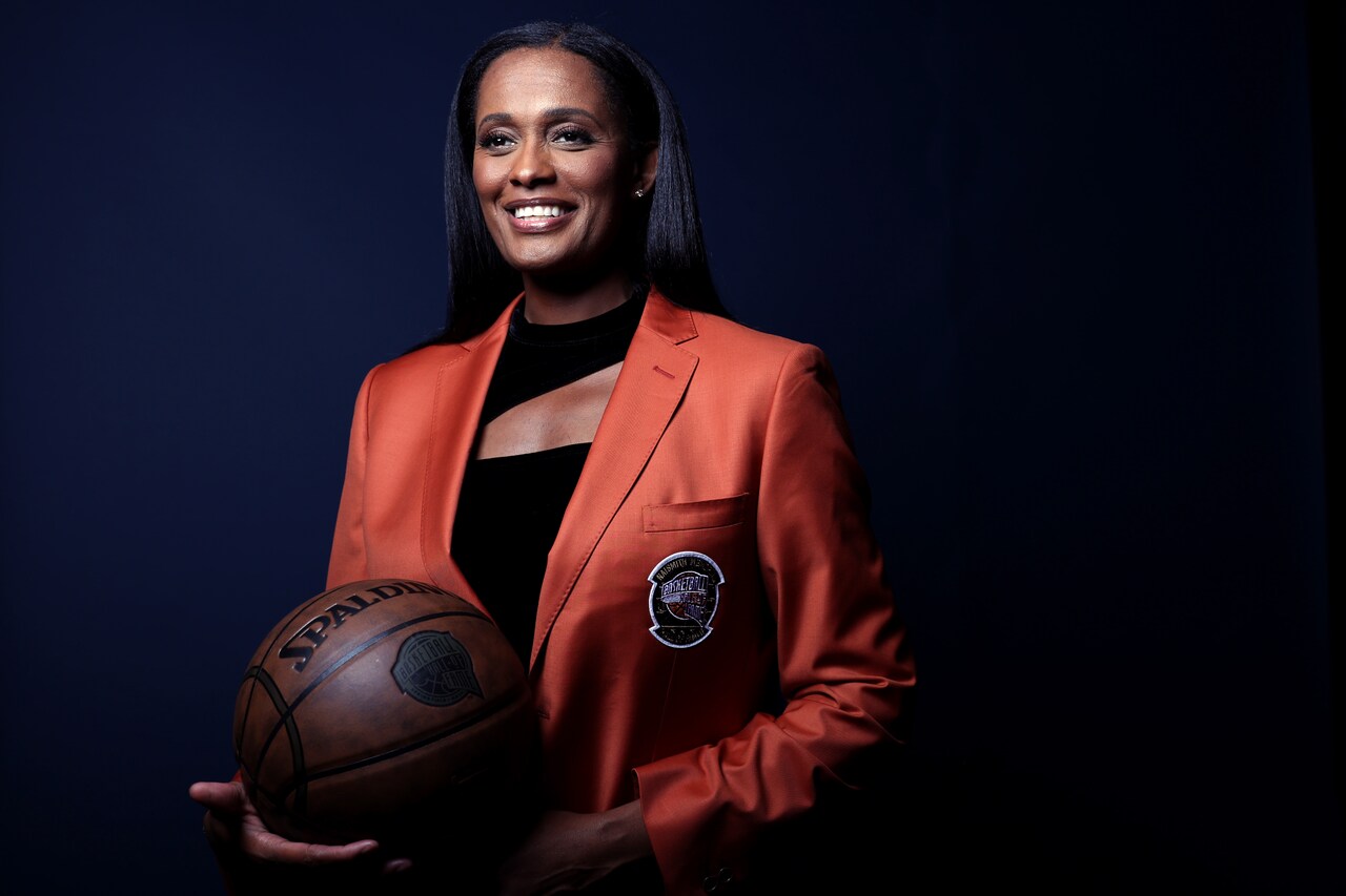 Photos: Swin Cash received Hall of Fame jacket with Class of 2022 | New Orleans Pelicans