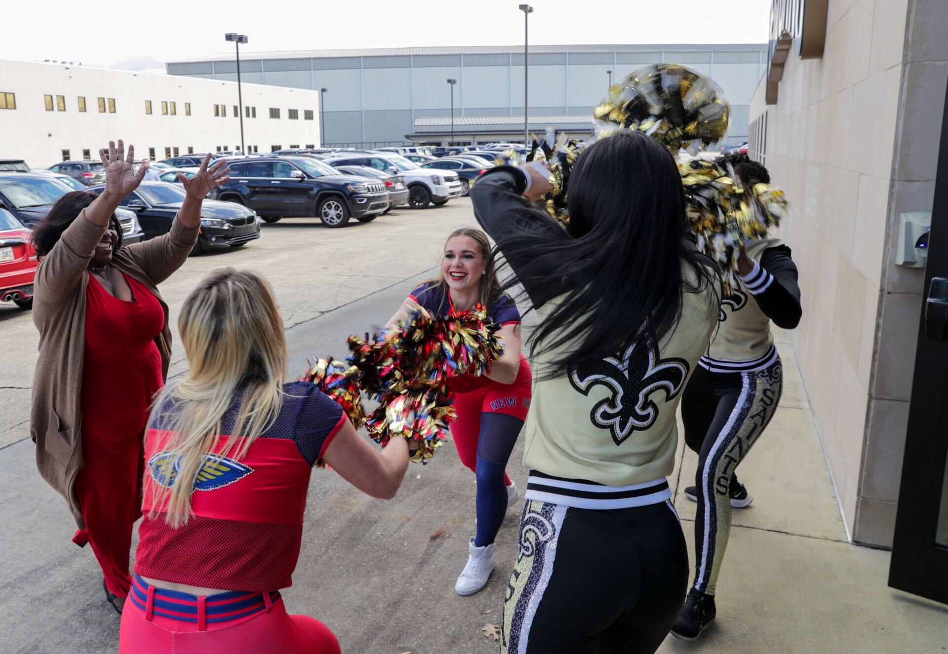Photos: New Orleans Pelicans and Saints employee pep rally to honor ...