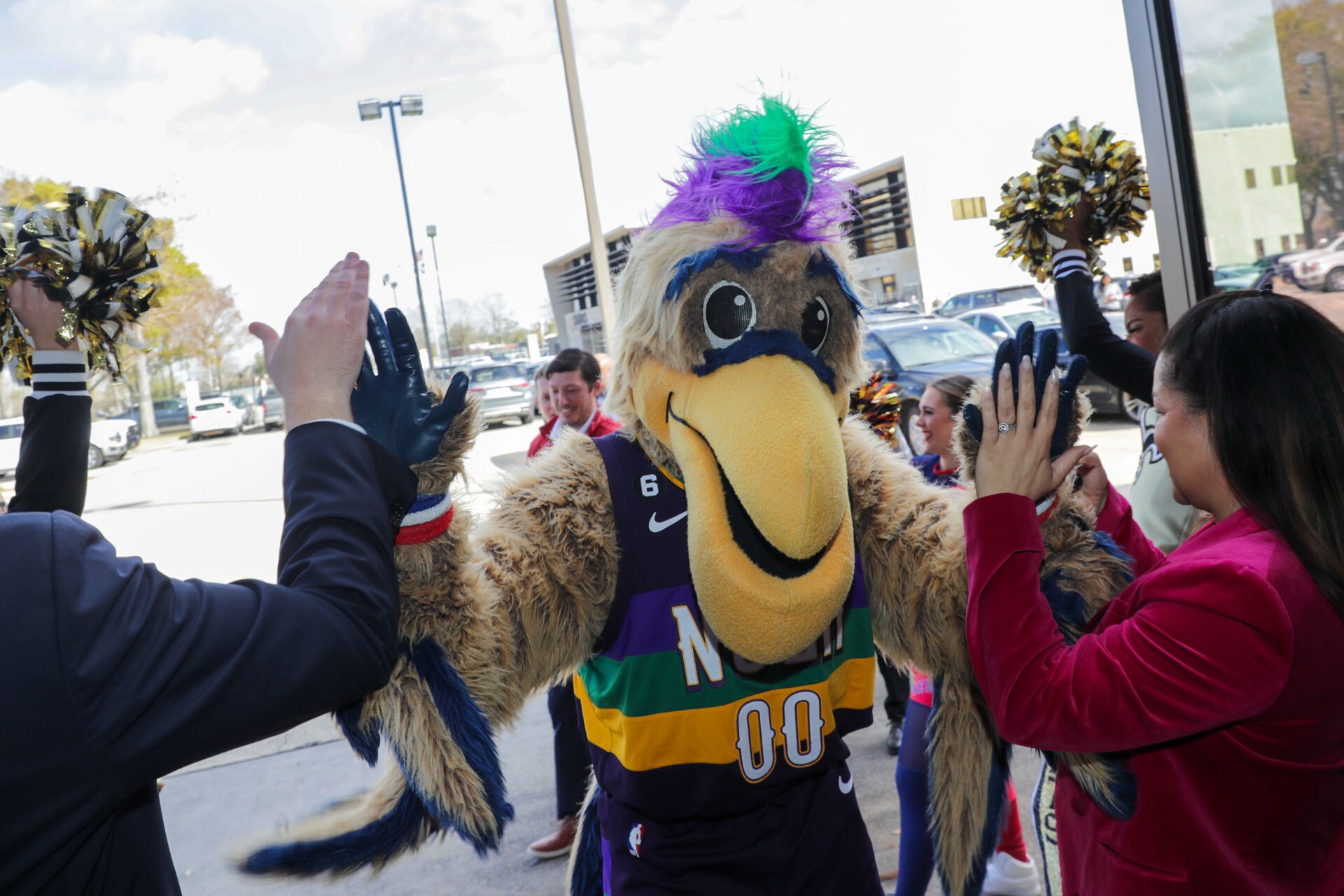 Photos: New Orleans Pelicans and Saints employee pep rally to honor ...