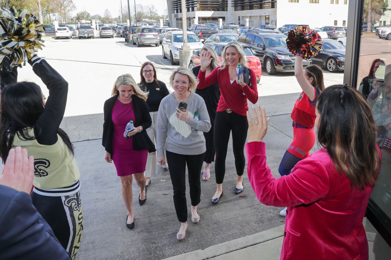 Photos: New Orleans Pelicans and Saints employee pep rally to honor ...