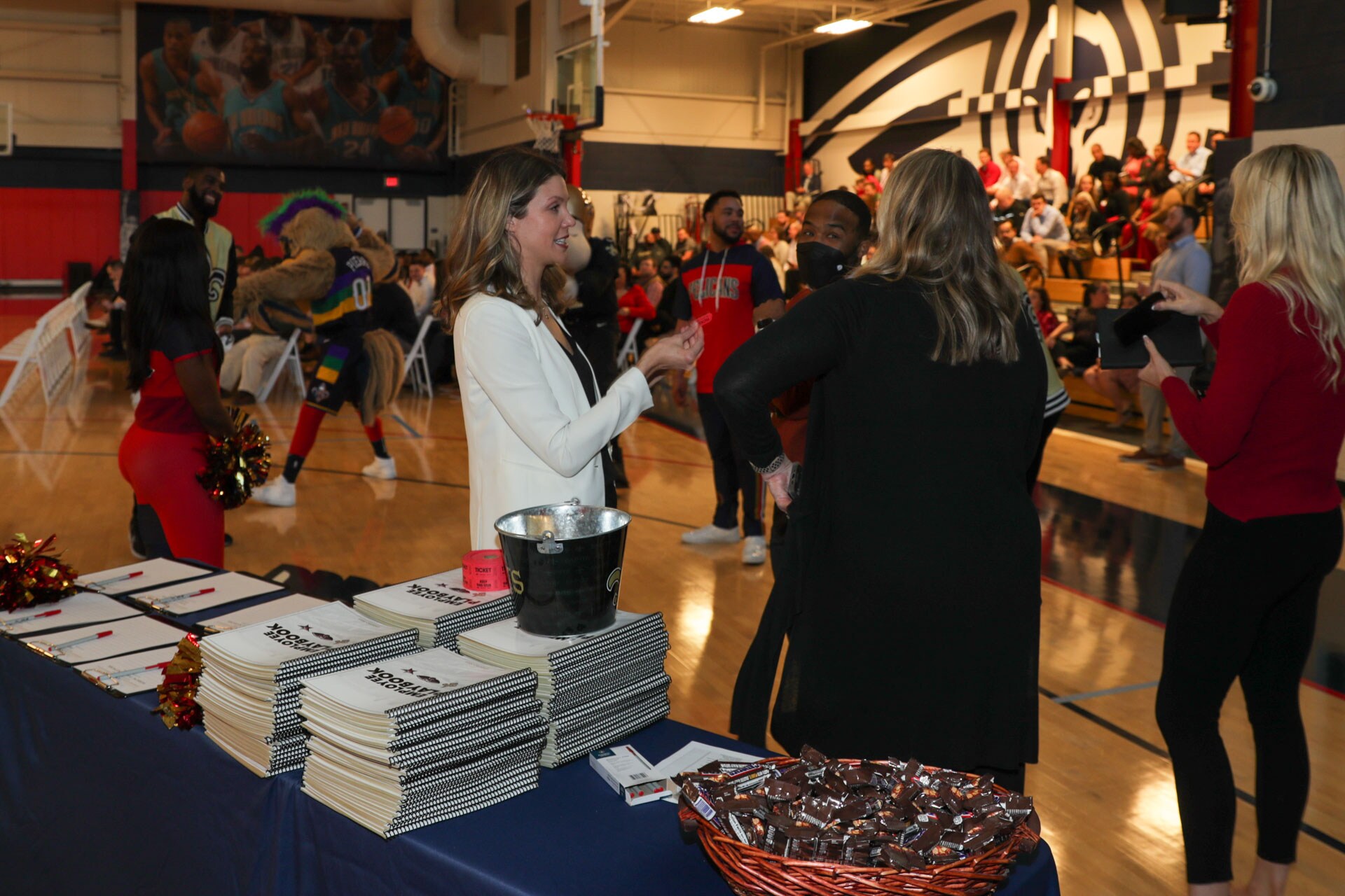 Photos: New Orleans Pelicans and Saints employee pep rally to honor ...