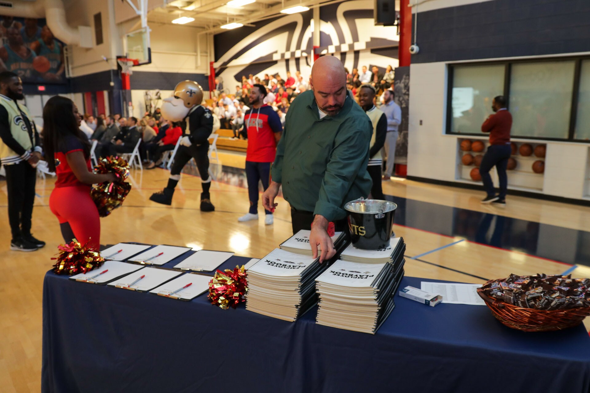 Photos: New Orleans Pelicans and Saints employee pep rally to honor ...