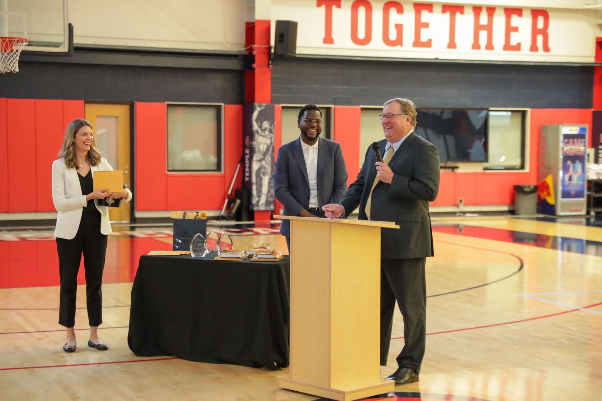 Photos: New Orleans Pelicans and Saints employee pep rally to honor ...