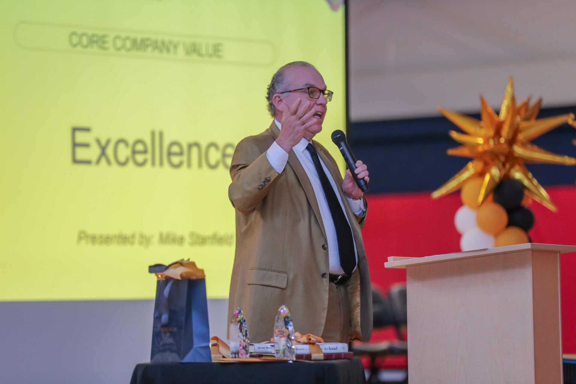 Photos: New Orleans Pelicans and Saints employee pep rally to honor ...