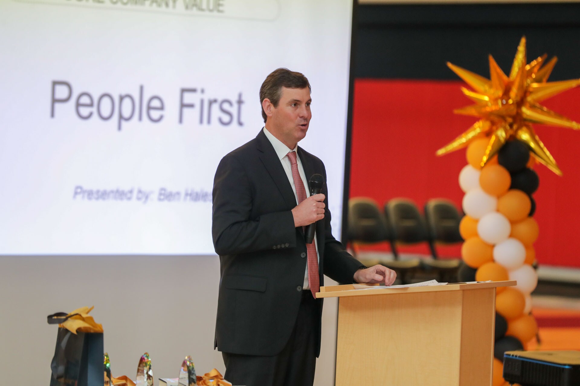 Photos: New Orleans Pelicans and Saints employee pep rally to honor ...