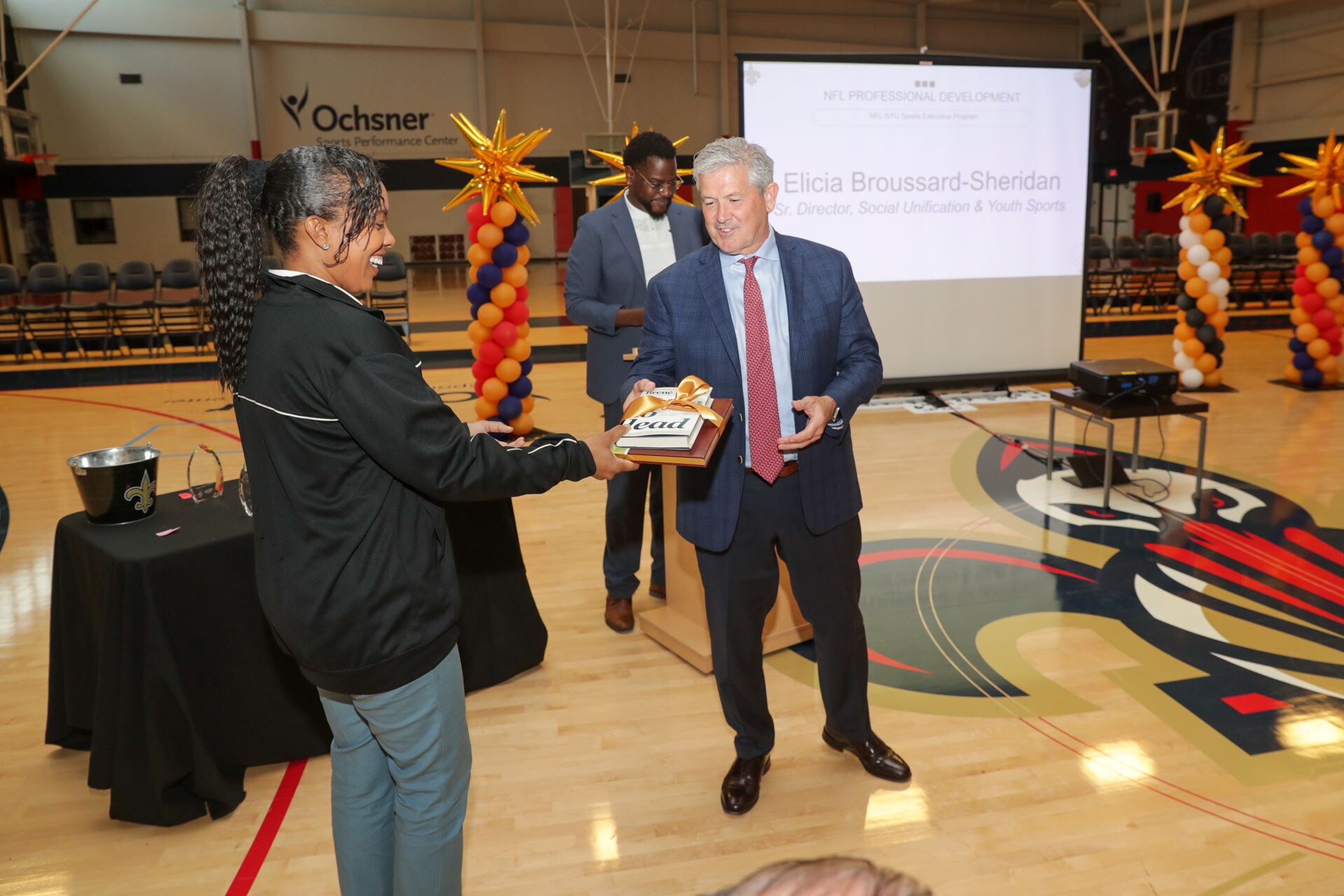 Photos: New Orleans Pelicans and Saints employee pep rally to honor ...
