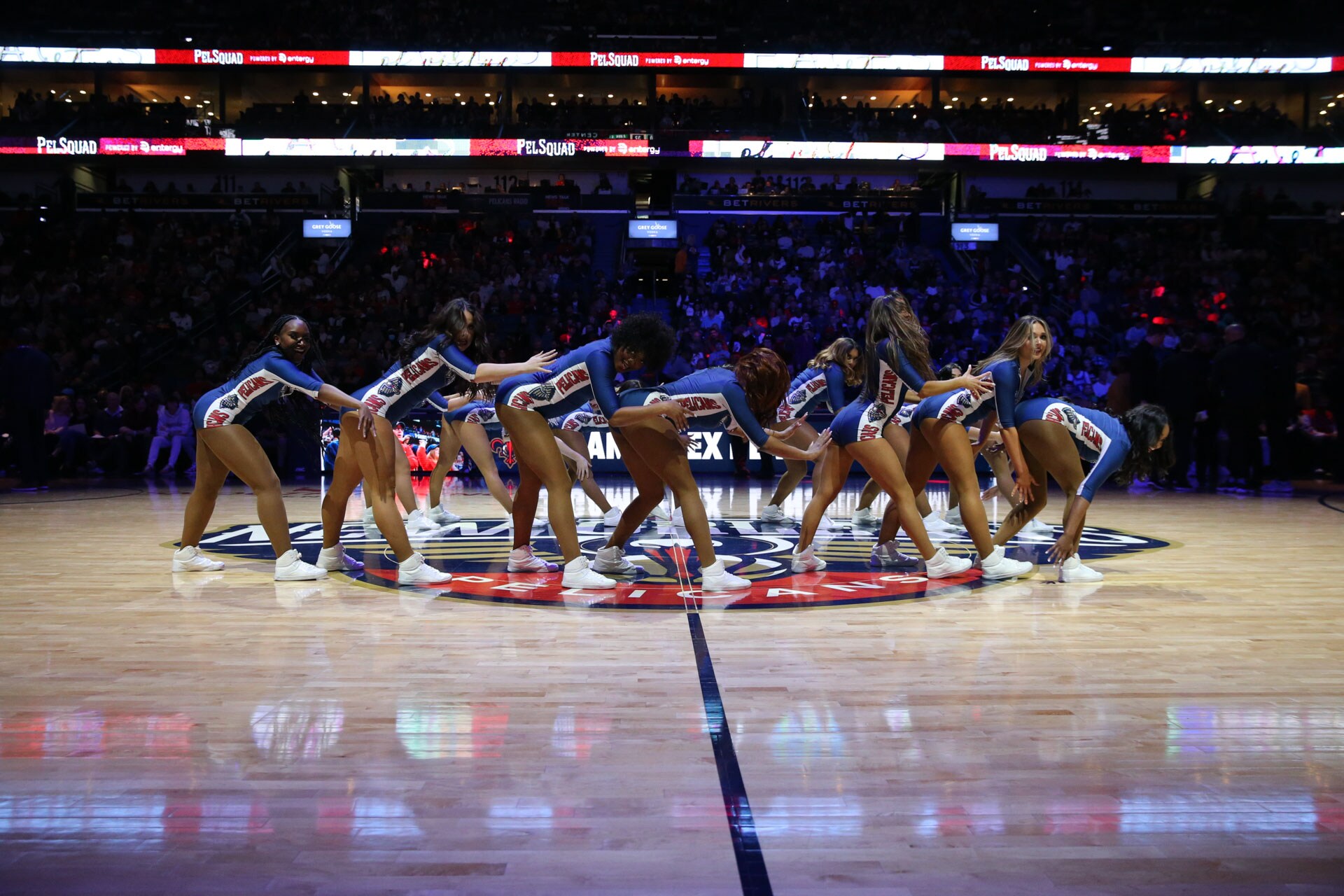 Photos: Pelicans vs. Lakers | Fans and Entertainment 2/4/23 Photo ...
