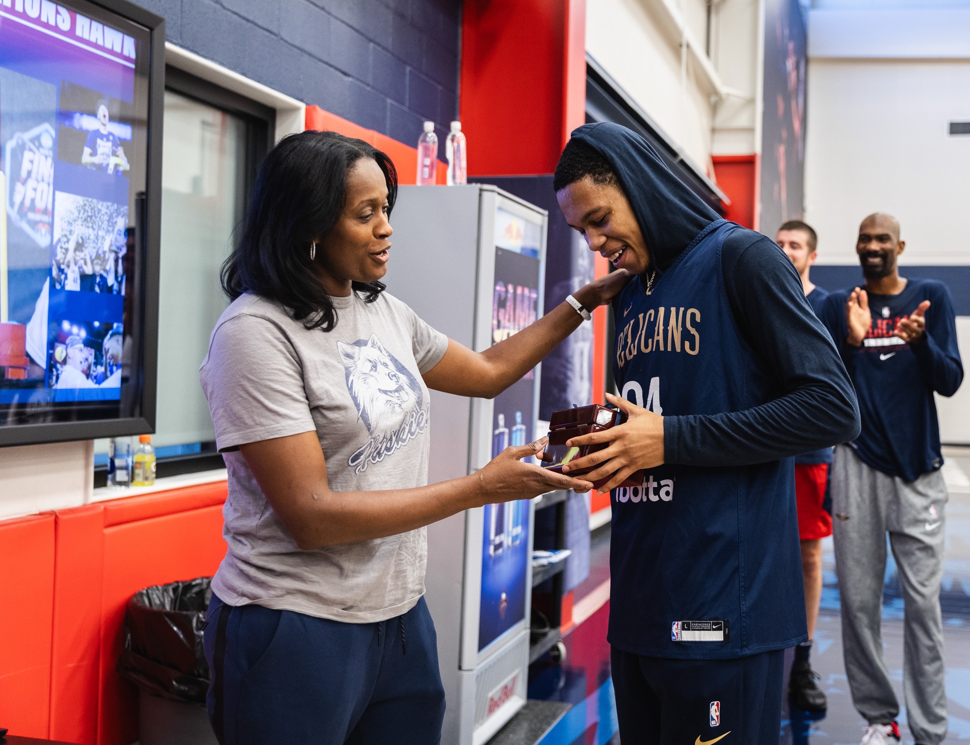 Photos: Jordan Hawkins receives NCAA National Championship ring | New Orleans Pelicans