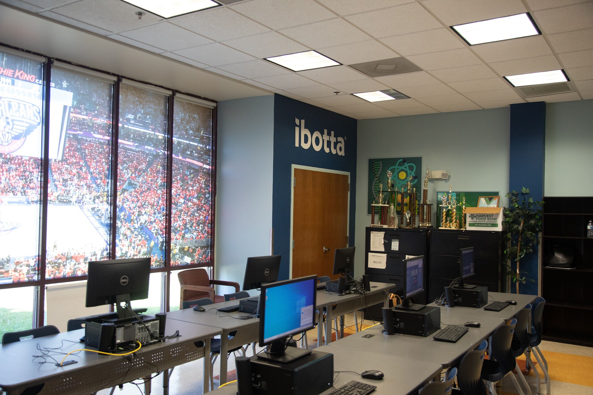 Photos: Pelicans, Ibotta install new computer lab at Fischer Community ...