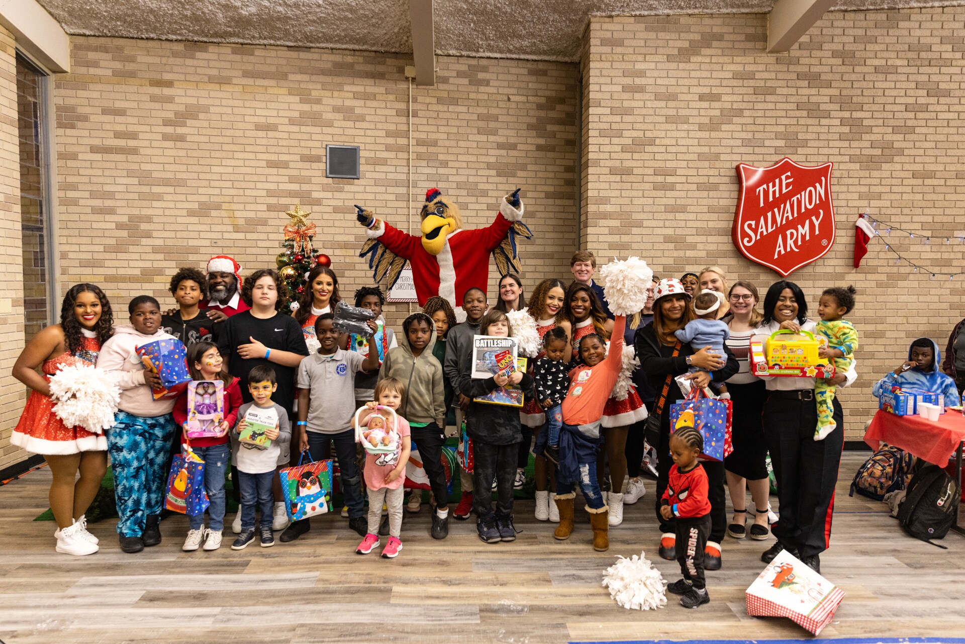 Photos: Pelicans, Northwestern Mutual, and Salvation Army host holiday ...