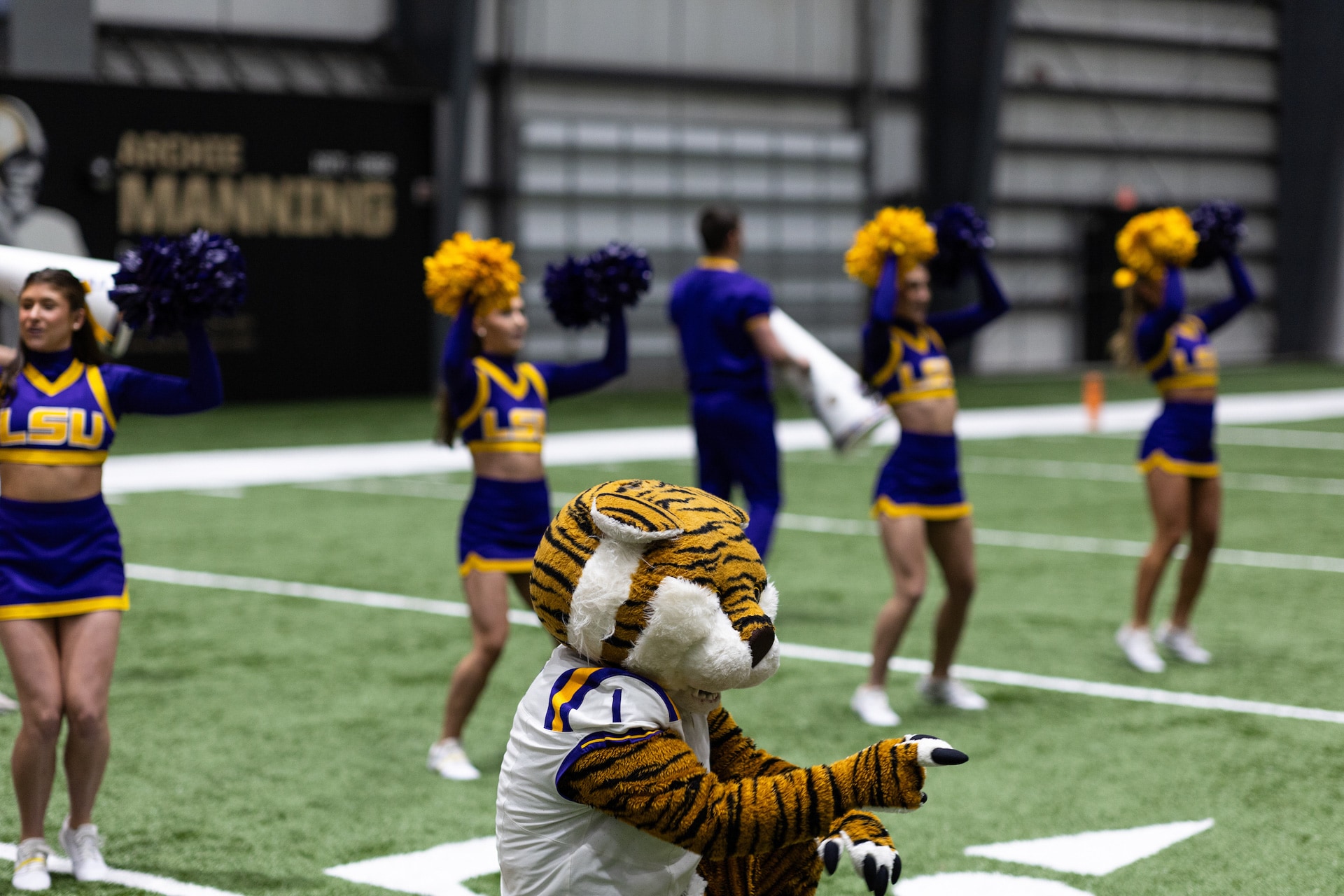 Photos: Gayle Benson hosts Sideline Pass with Jennifer Hale's annual holiday toy and gift drive ...