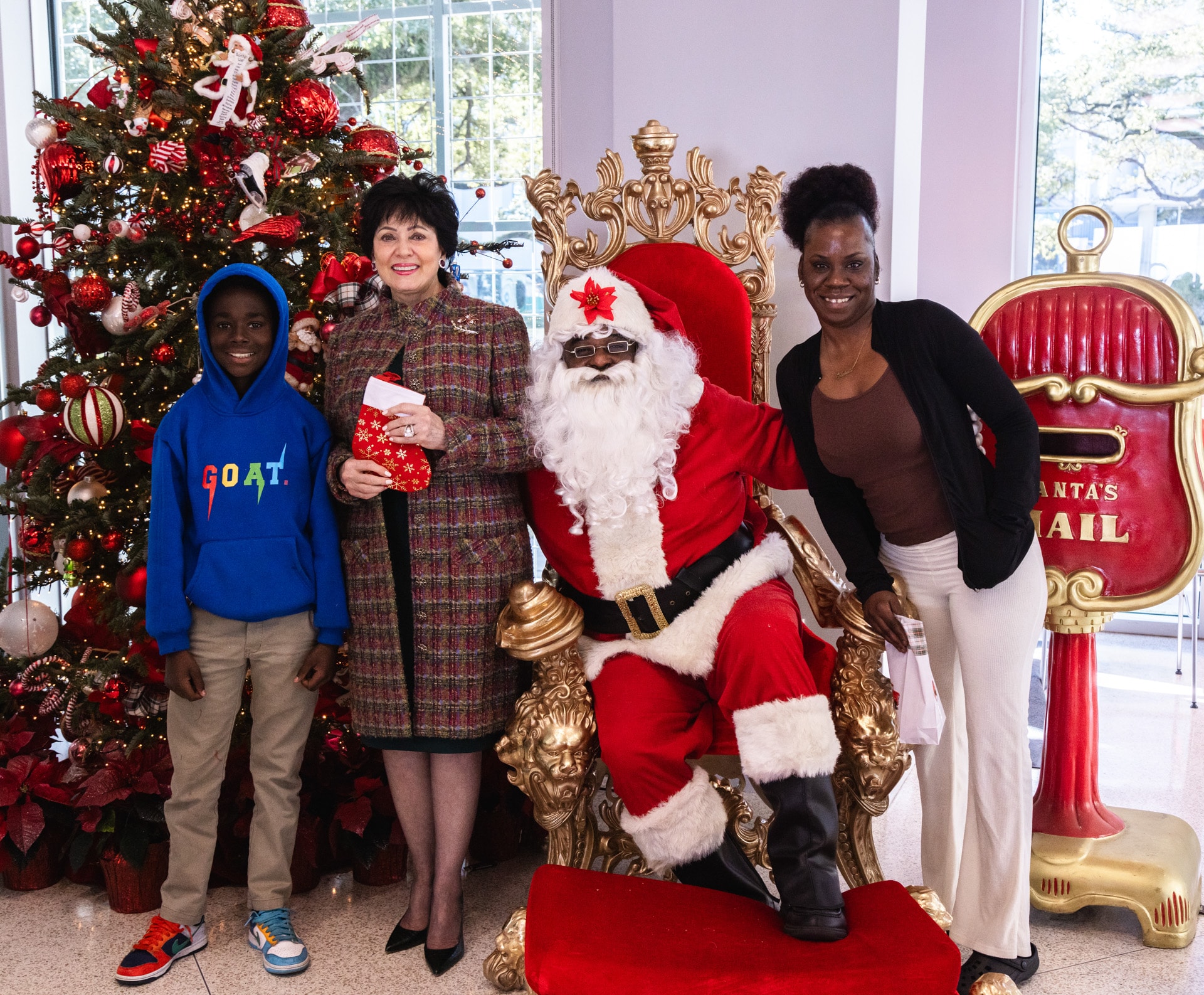 Photos: Gayle Benson visits United Way | Month of Giving 2023 Photo ...