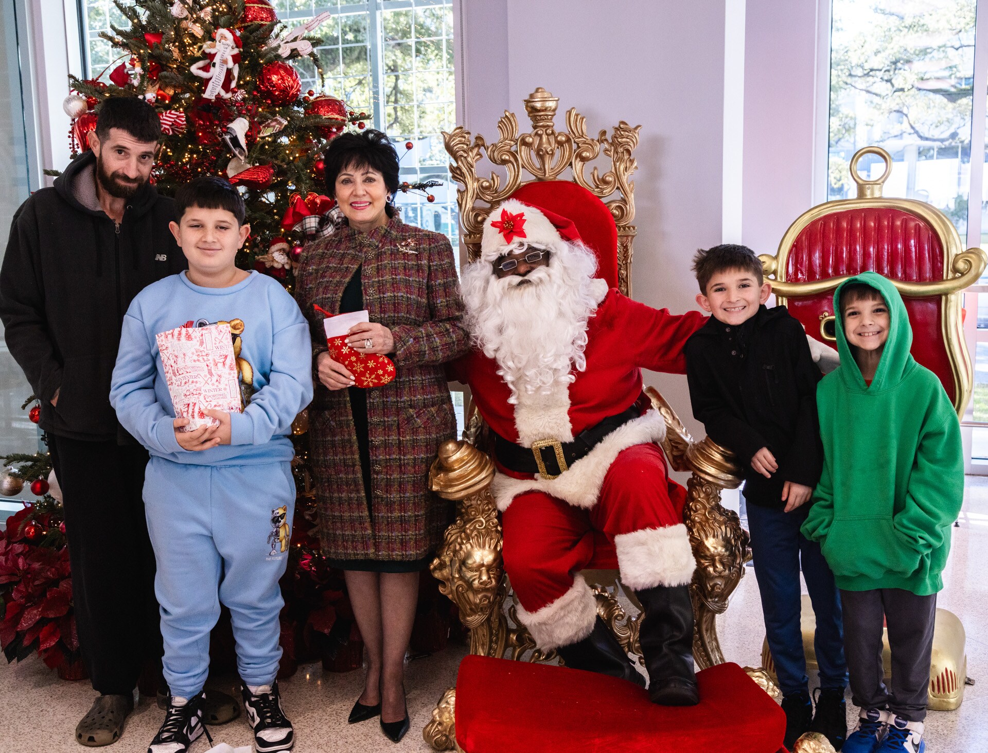 Photos: Gayle Benson visits United Way | Month of Giving 2023 Photo ...