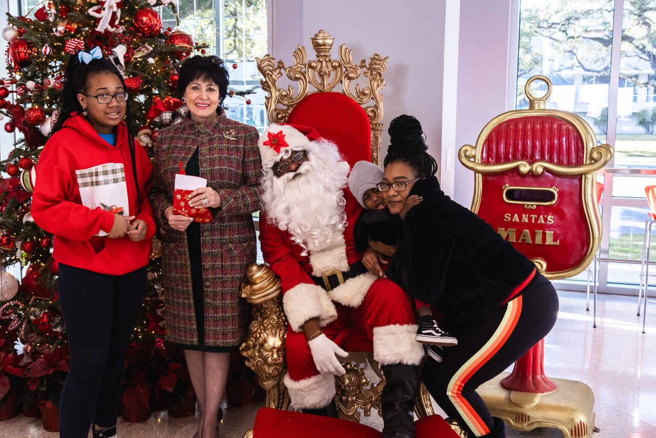 Photos: Gayle Benson visits United Way | Month of Giving 2023 Photo ...