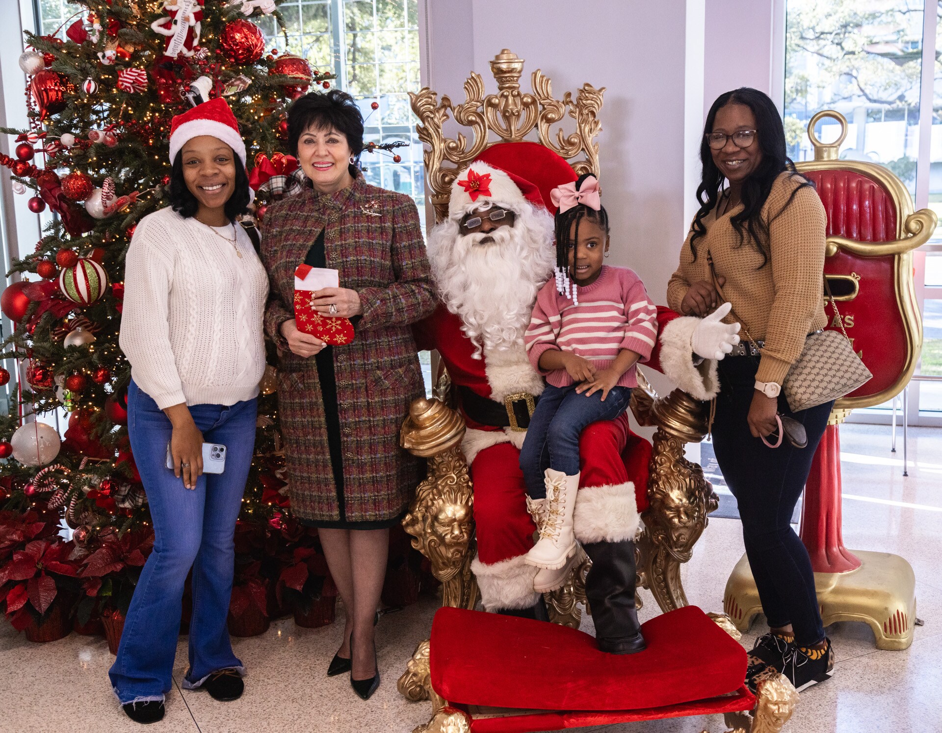 Photos: Gayle Benson visits United Way | Month of Giving 2023 Photo ...