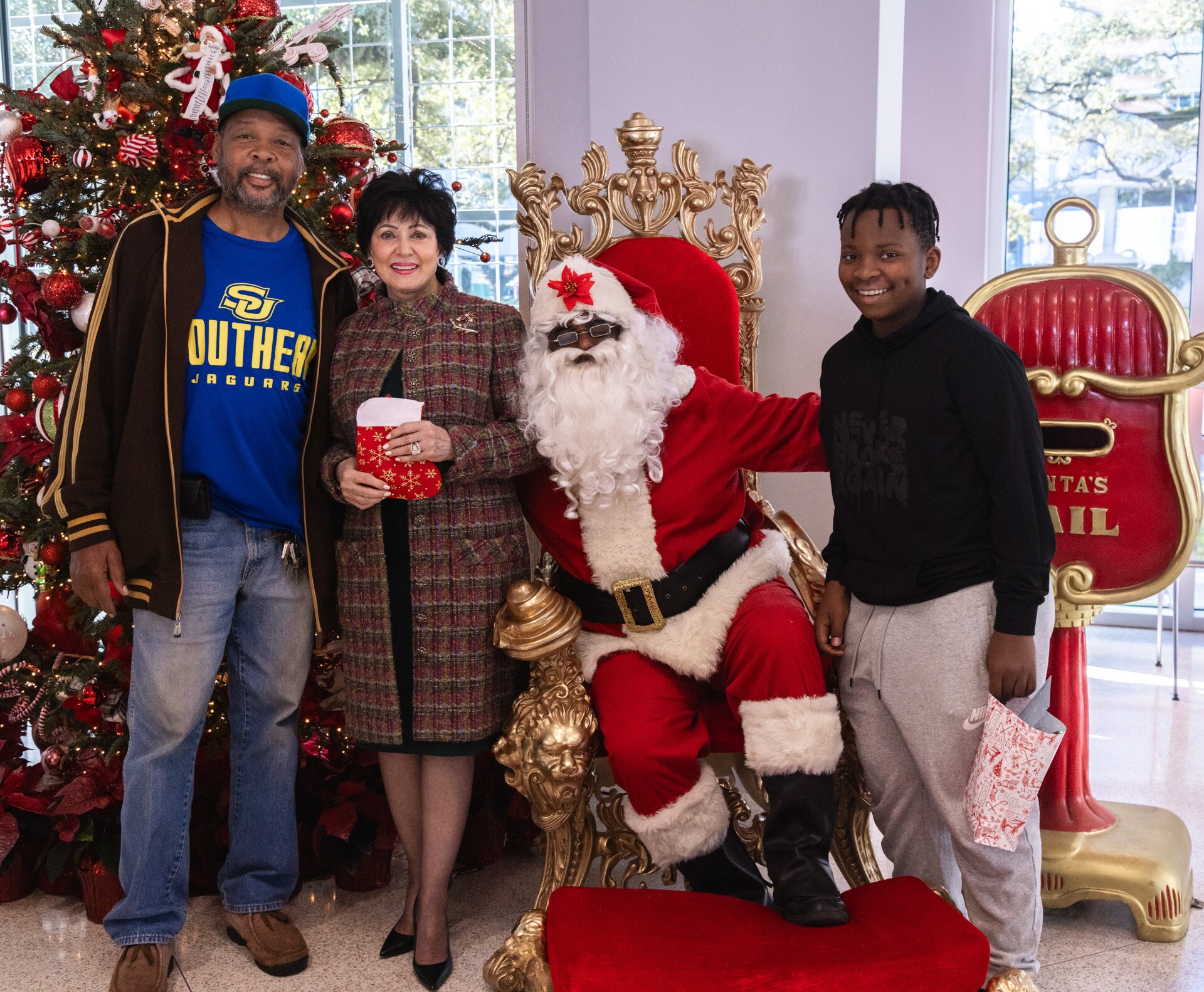 Photos: Gayle Benson visits United Way | Month of Giving 2023 Photo ...