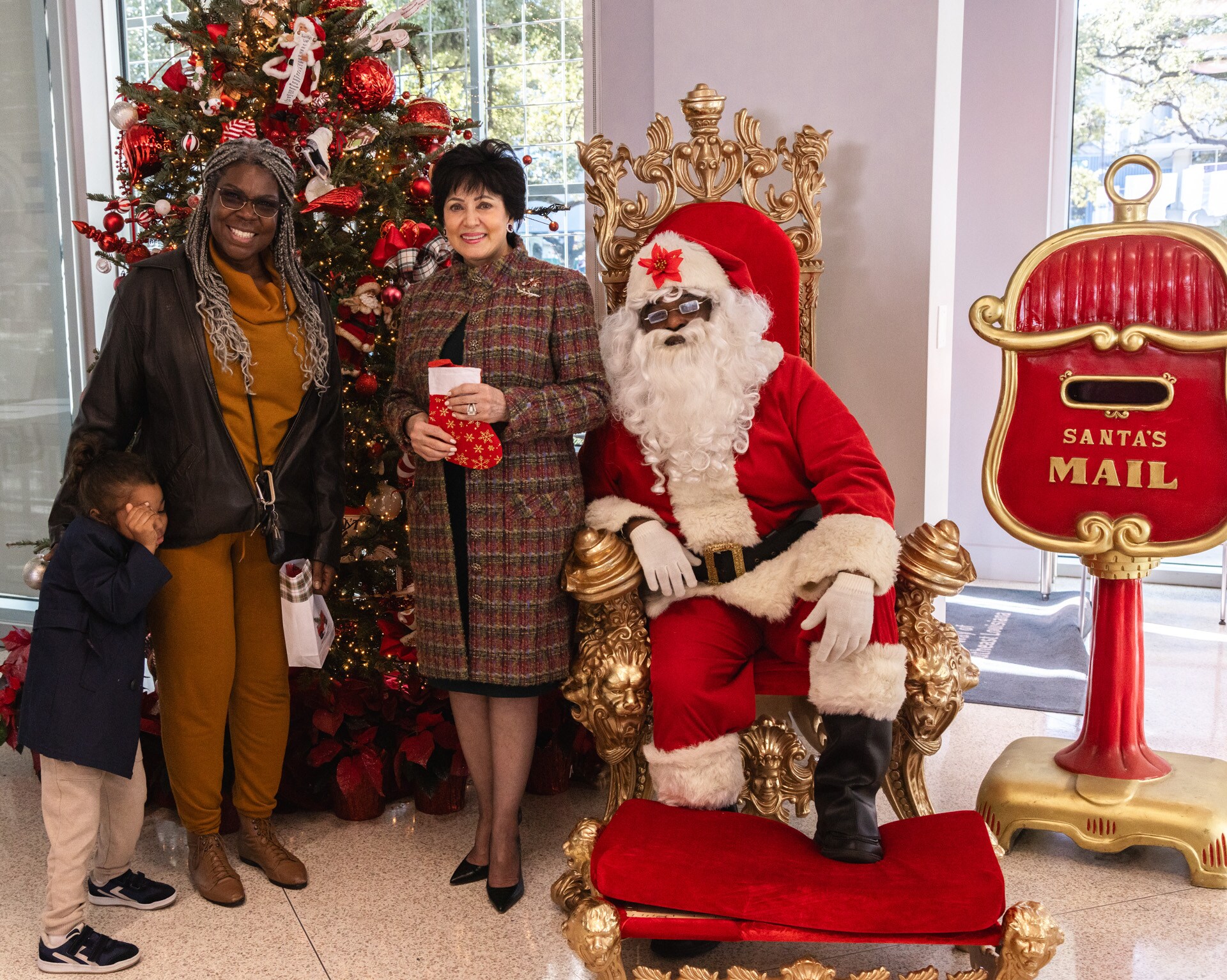 Photos: Gayle Benson visits United Way | Month of Giving 2023 Photo ...