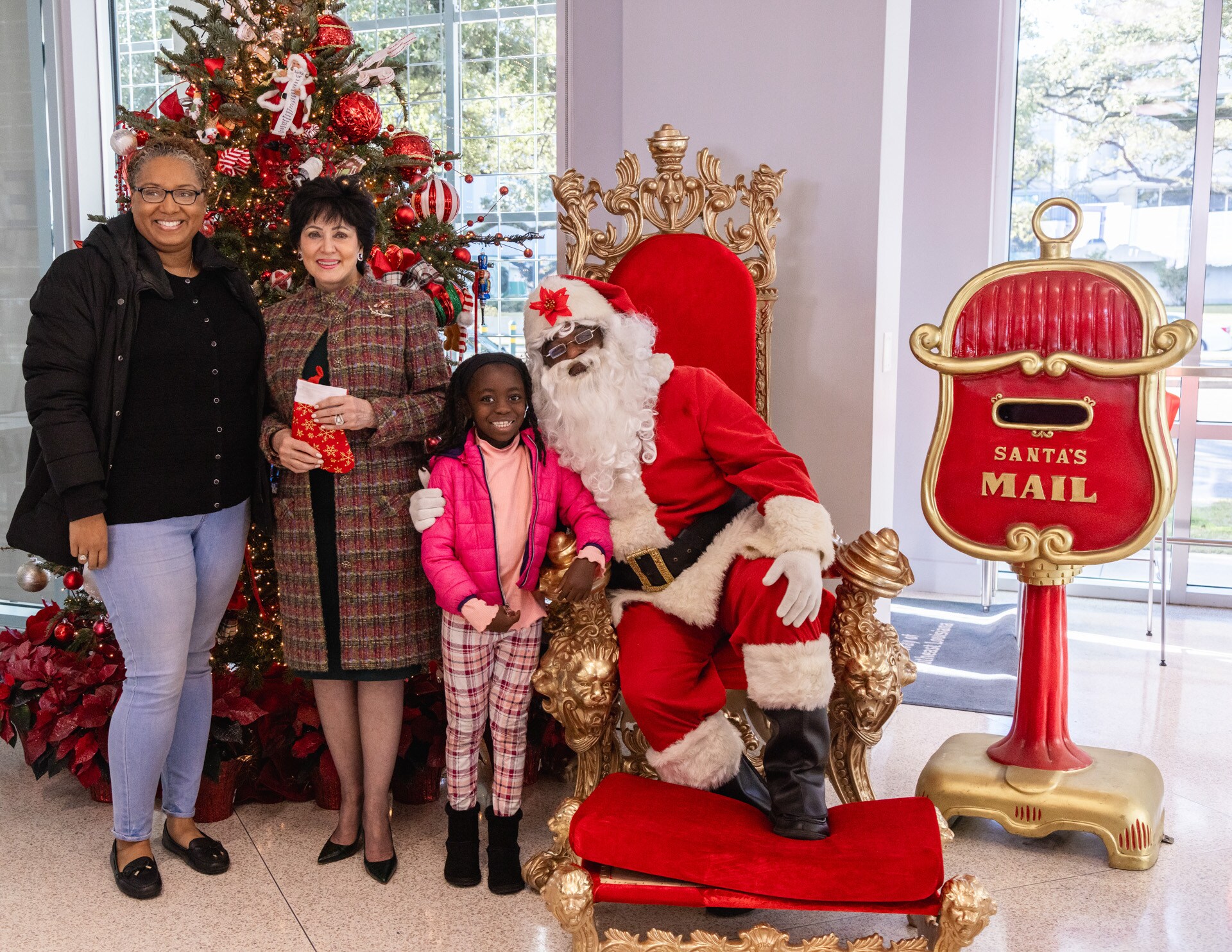 Photos: Gayle Benson visits United Way | Month of Giving 2023 Photo ...