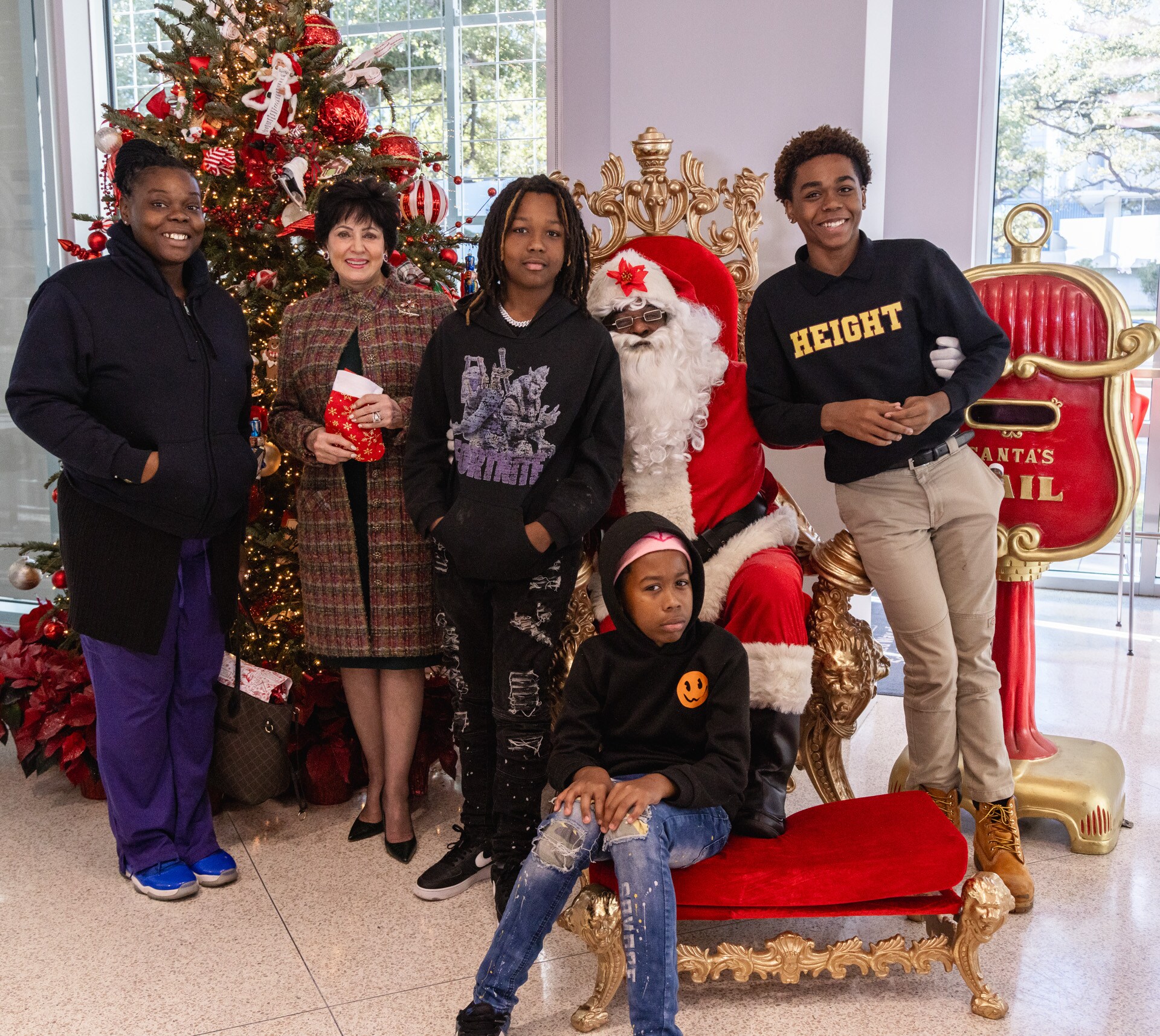 Photos: Gayle Benson visits United Way | Month of Giving 2023 Photo ...