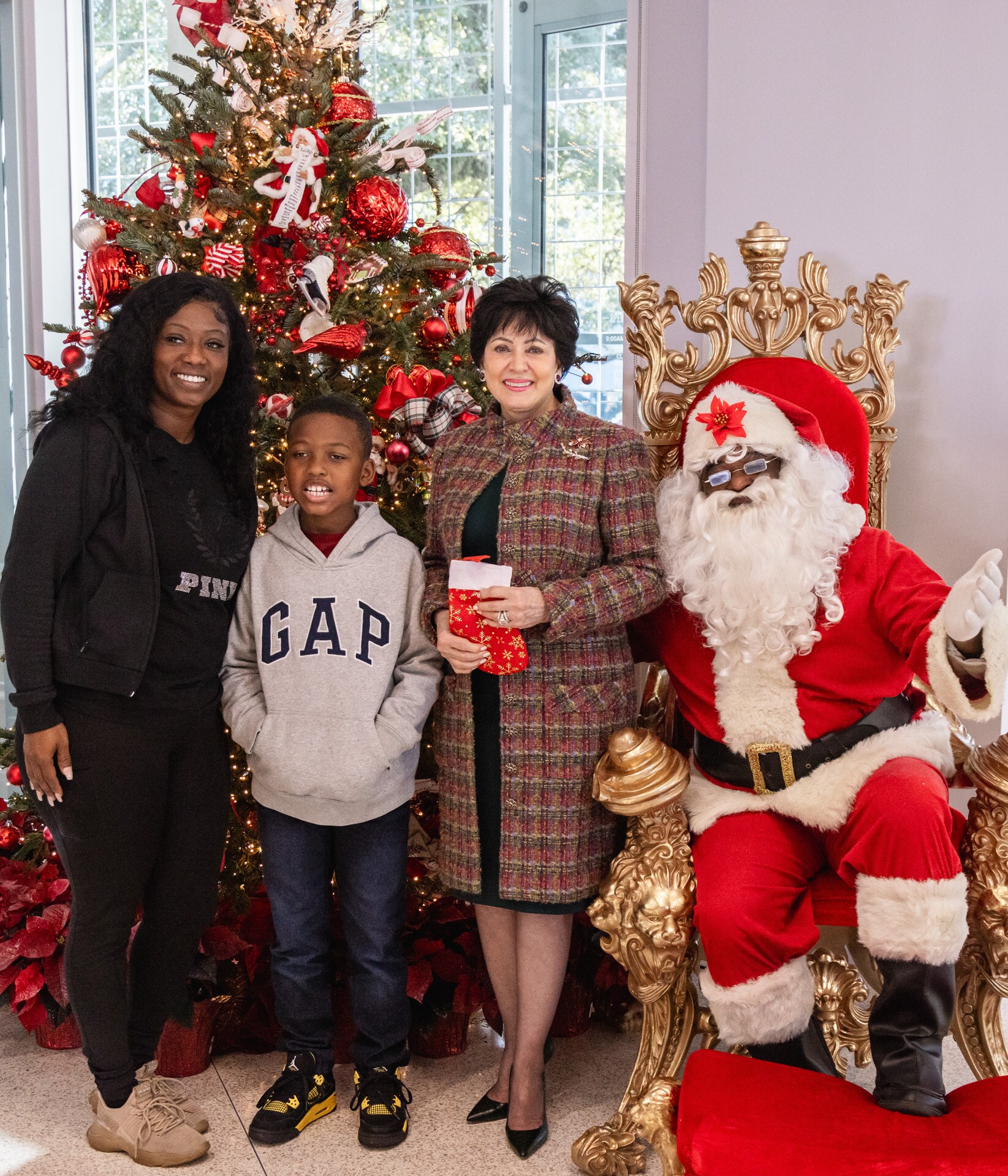 Photos: Gayle Benson visits United Way | Month of Giving 2023 Photo ...