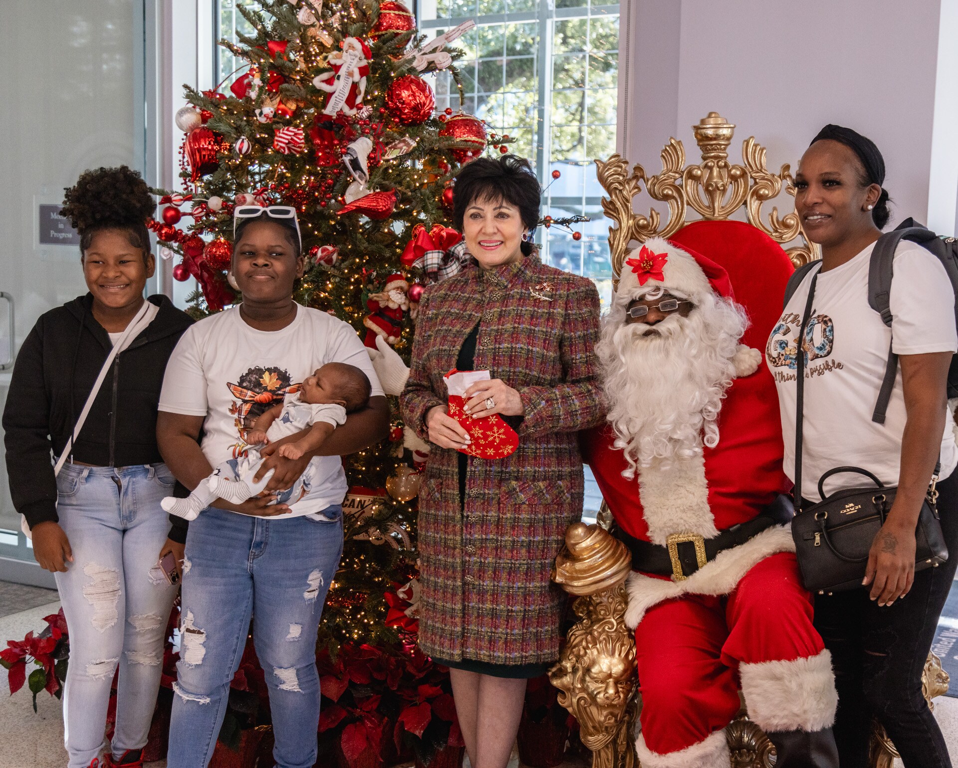 Photos: Gayle Benson visits United Way | Month of Giving 2023 Photo ...