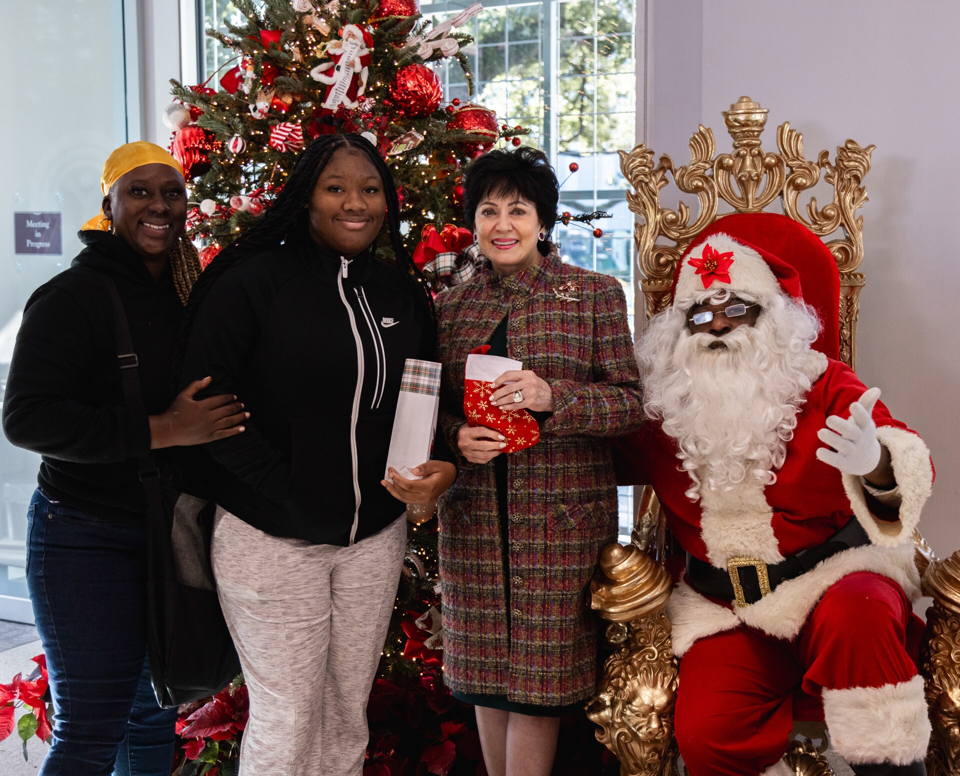 Photos: Gayle Benson visits United Way | Month of Giving 2023 Photo ...