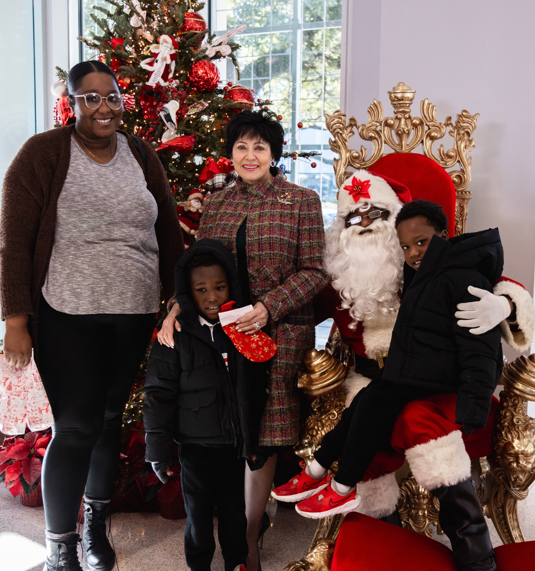 Photos: Gayle Benson visits United Way | Month of Giving 2023 Photo ...