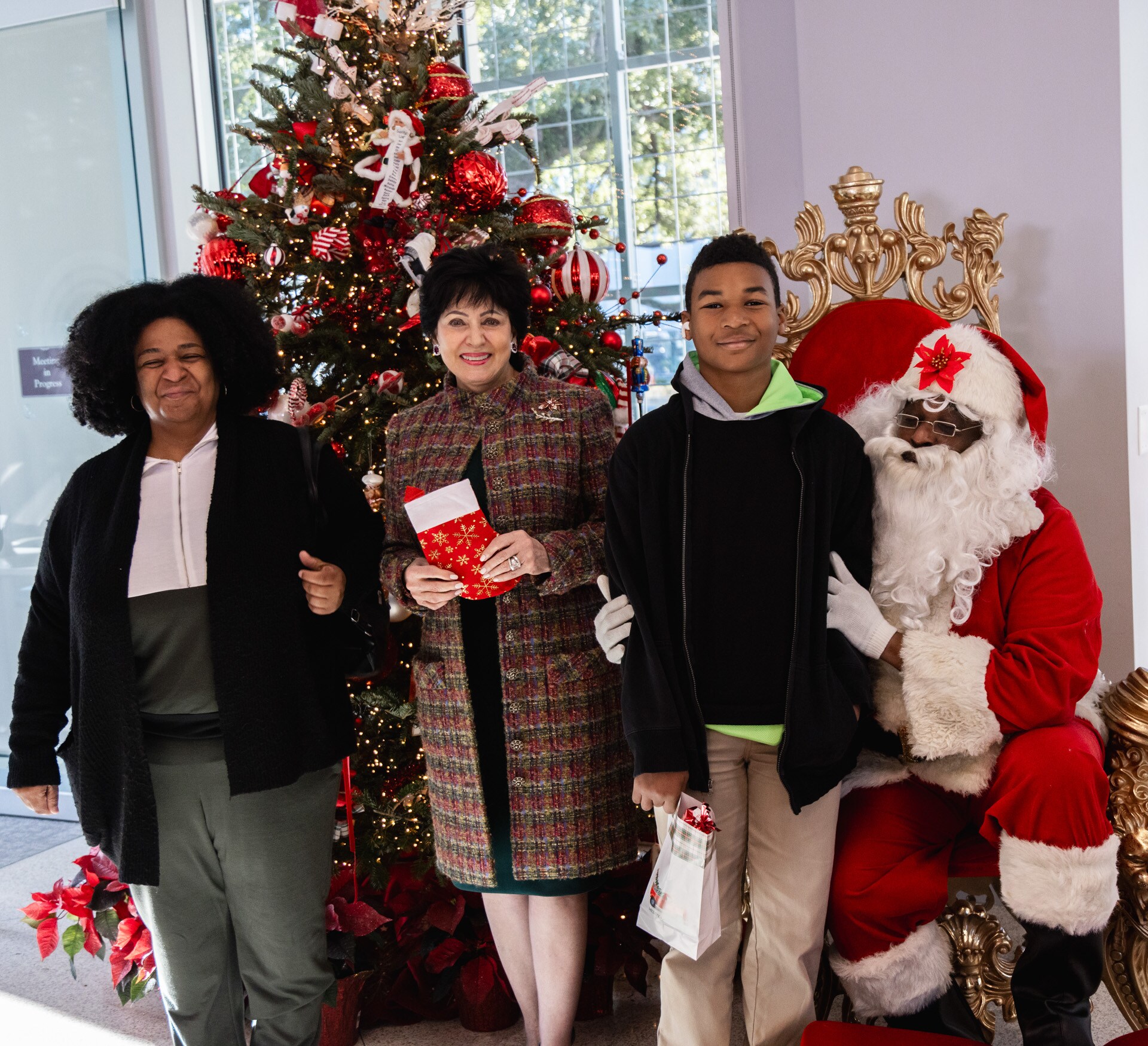 Photos: Gayle Benson visits United Way | Month of Giving 2023 Photo ...