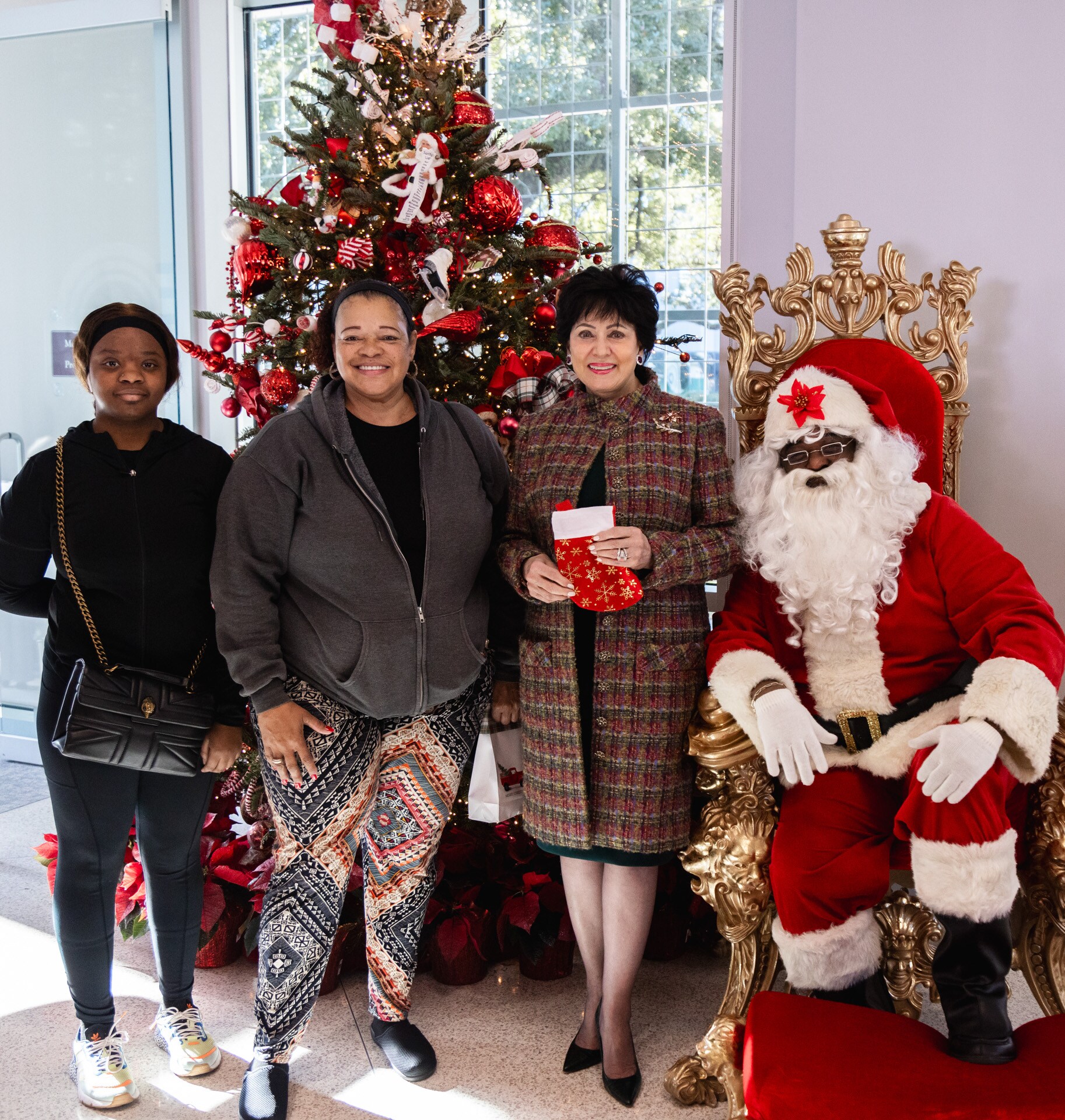 Photos: Gayle Benson visits United Way | Month of Giving 2023 Photo ...