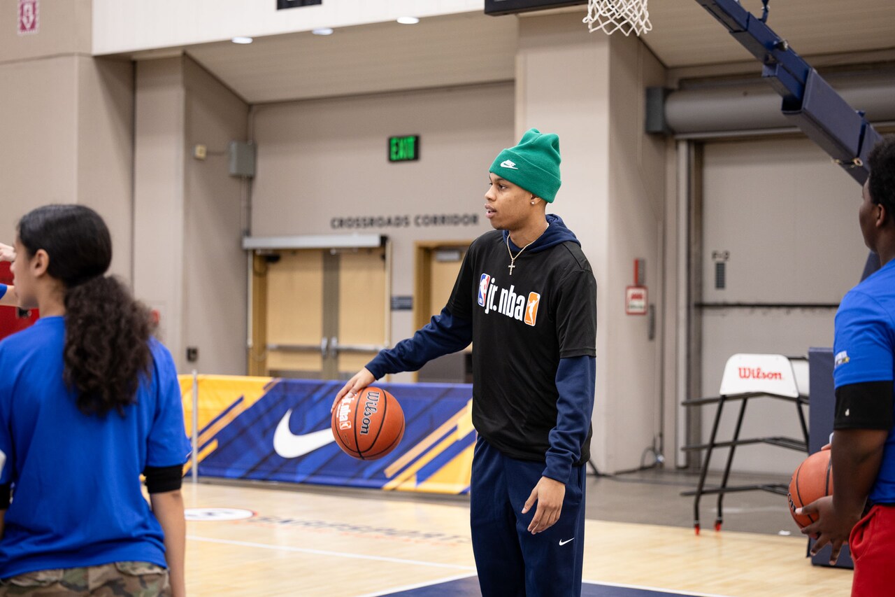 Photos: Jordan Hawkins at Jr. NBA Day | 2024 All-Star Weekend | New ...