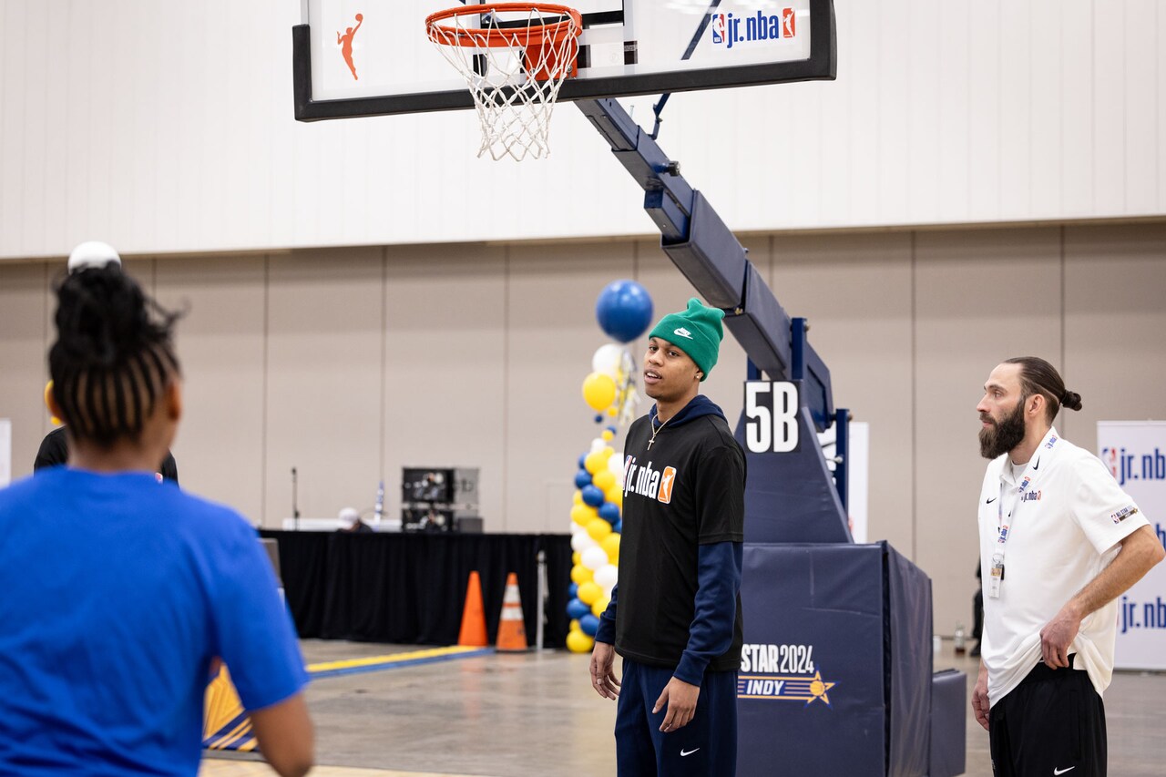 Photos: Jordan Hawkins at Jr. NBA Day | 2024 All-Star Weekend | New ...