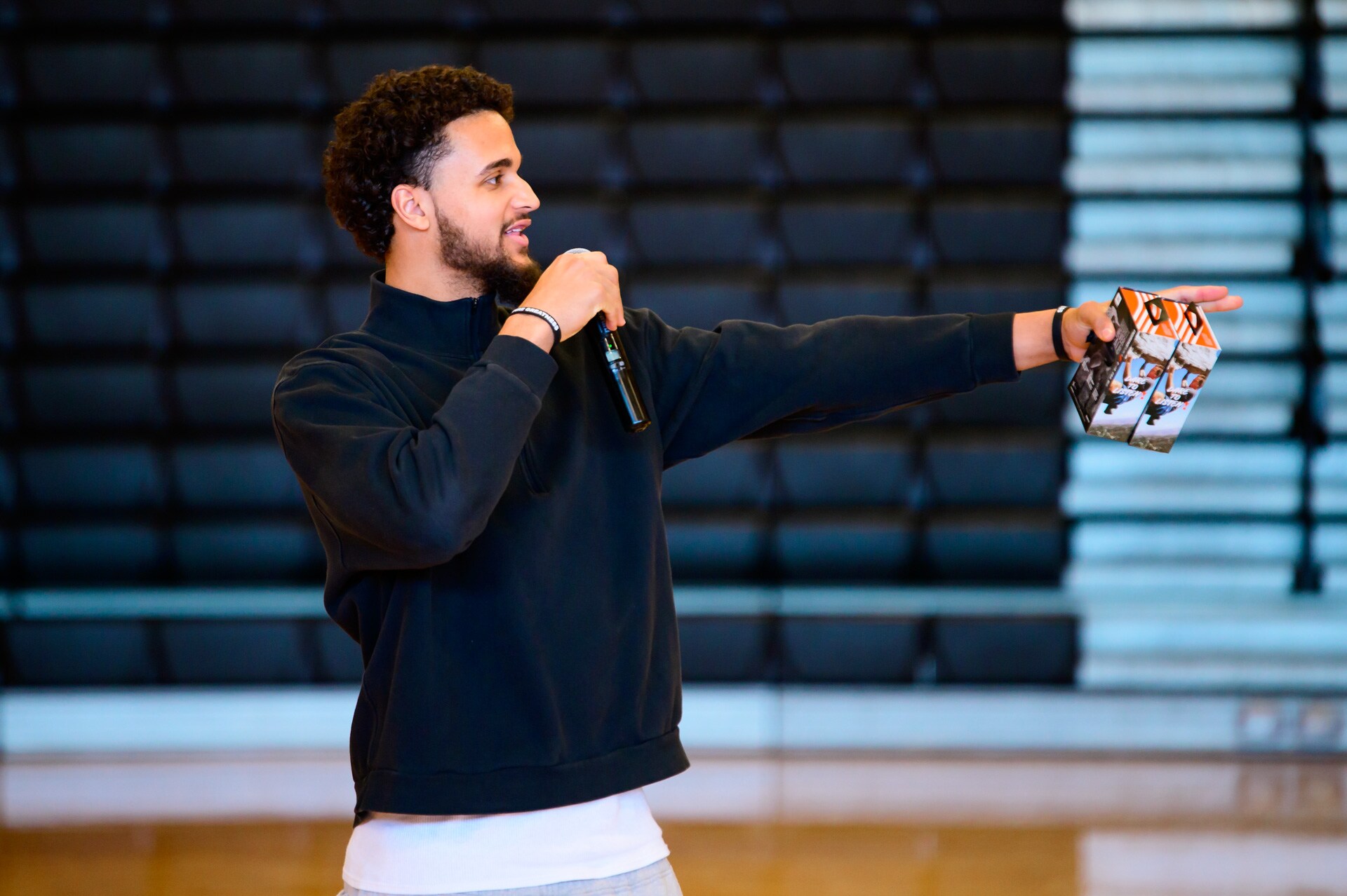 Photos: Jeremiah Robinson-Earl and his father gift basketball shoes to ...
