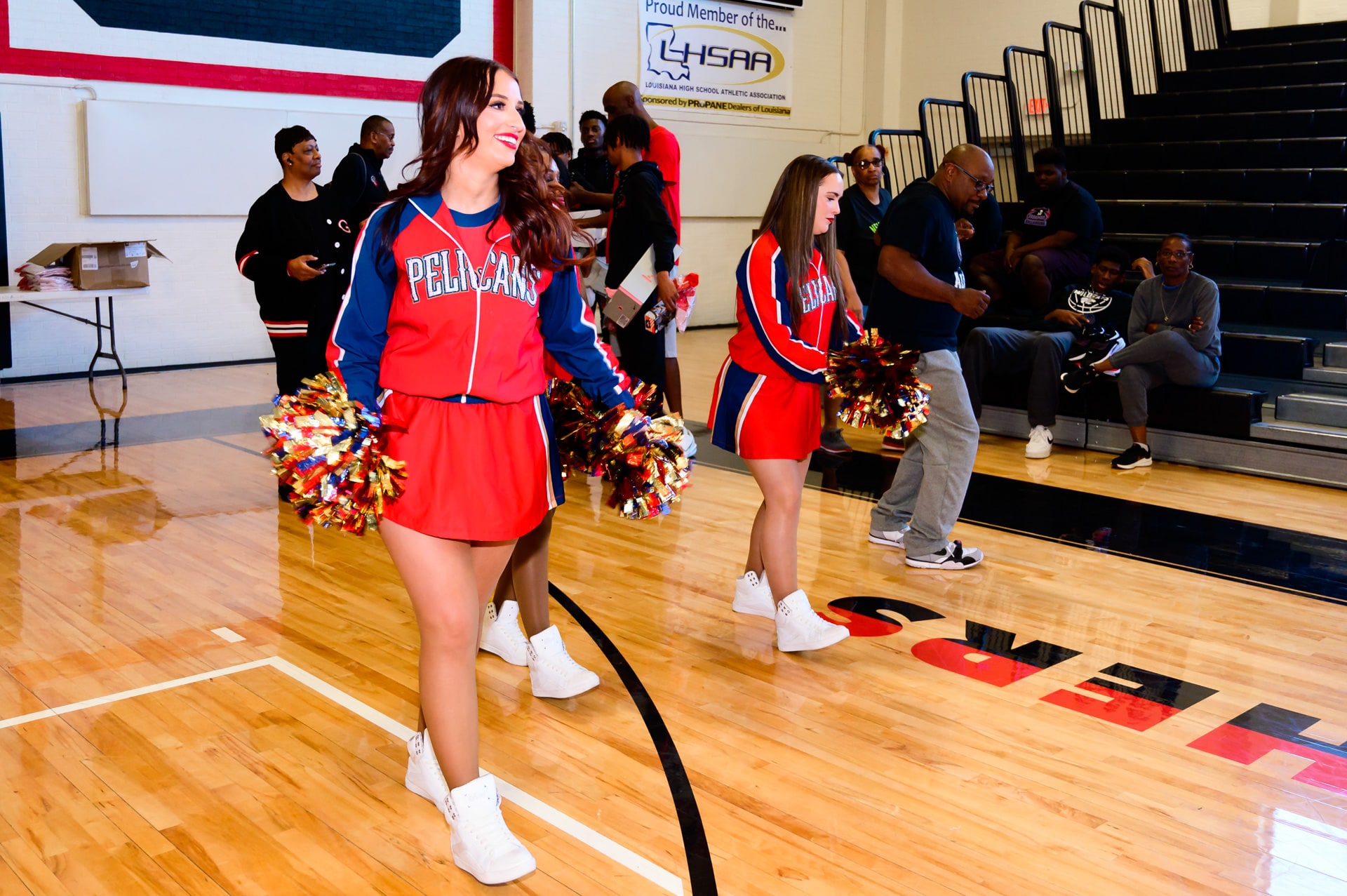 Photos: Jeremiah Robinson-Earl and his father gift basketball shoes to ...