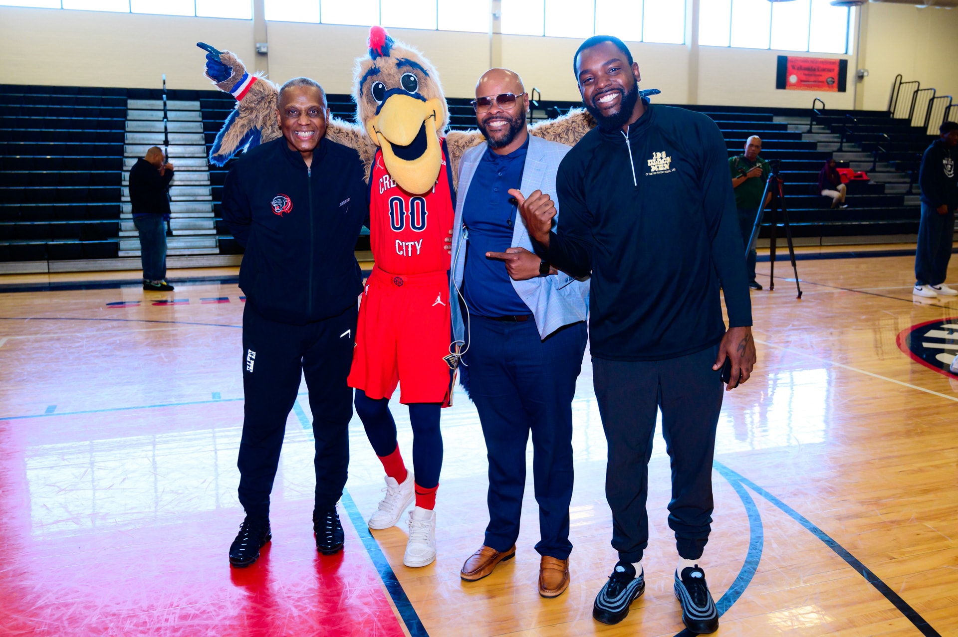 Photos: Jeremiah Robinson-Earl and his father gift basketball shoes to ...
