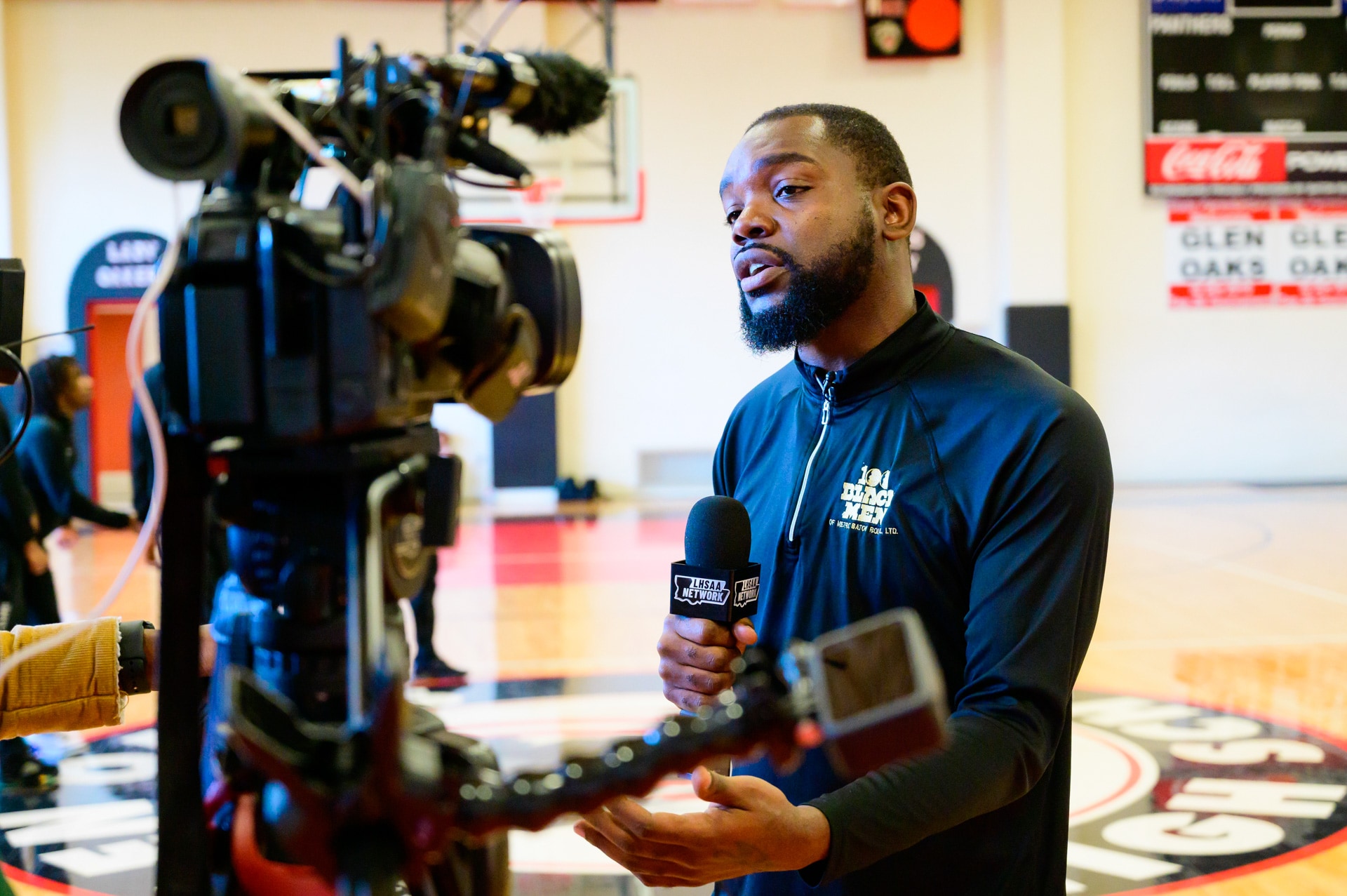 Photos: Jeremiah Robinson-Earl and his father gift basketball shoes to ...