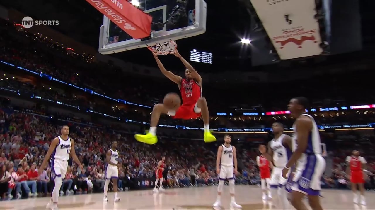 Trey Murphy III explodes to the rim for the jam | Pelicans-Kings Play ...