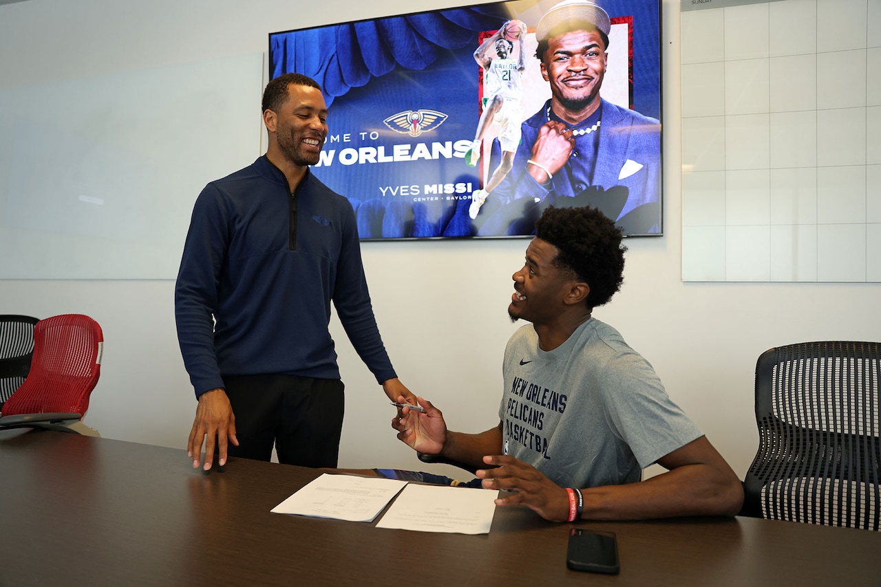 Photos: Yves Missi signs rookie contract with the Pelicans | New ...