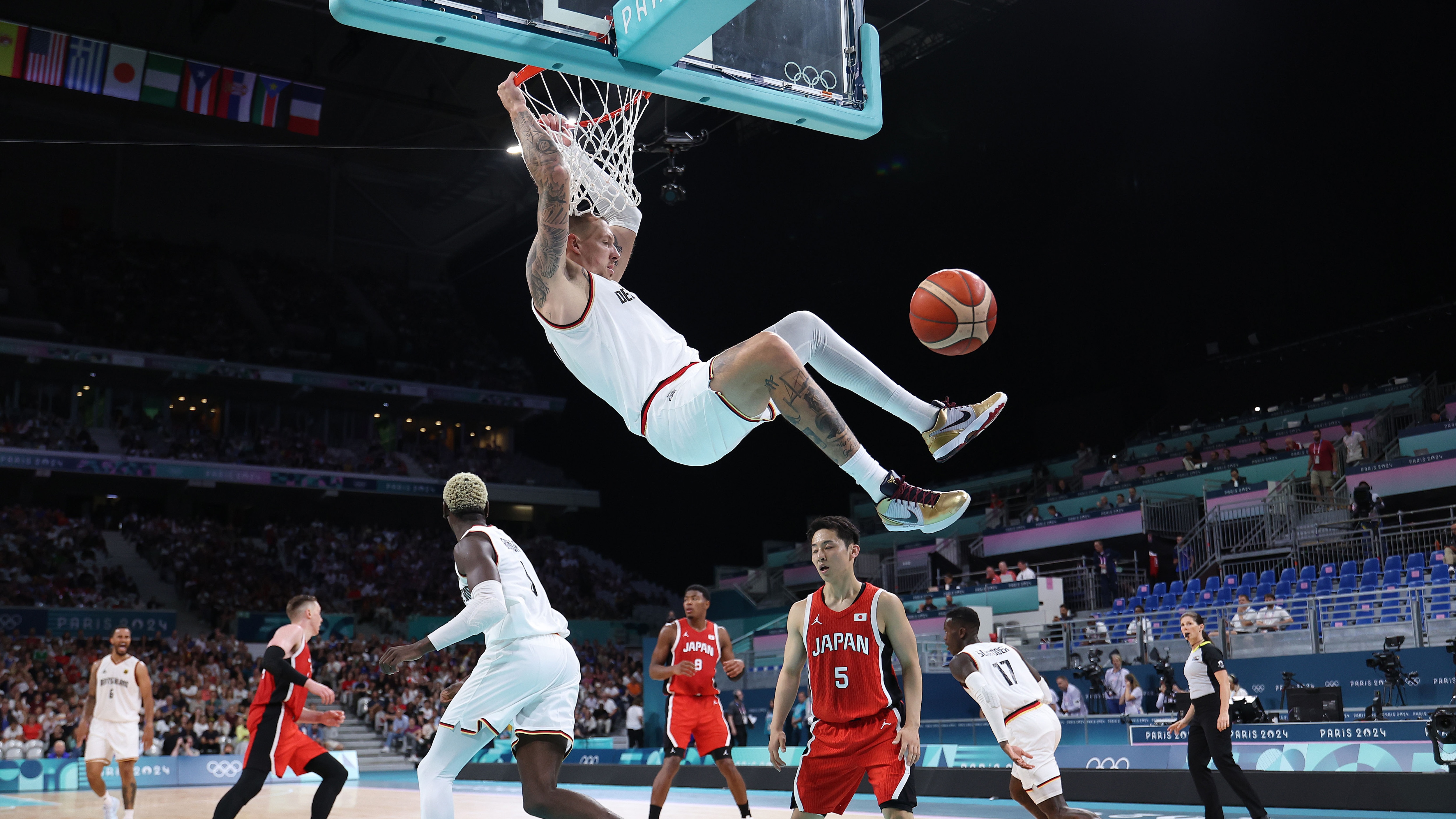 Pelicans in Paris: Daniel Theis scores 18 points in Germany's rout over Japan | NBA.com