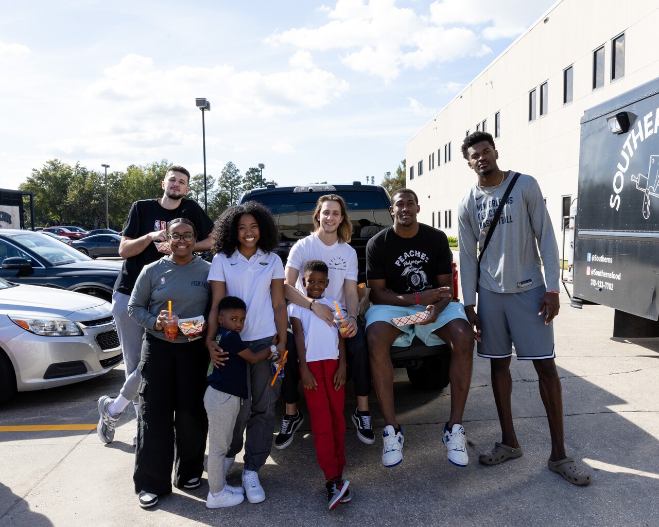 Photos: CJ McCollum treats Pelicans players and staff to lunch ahead of ...