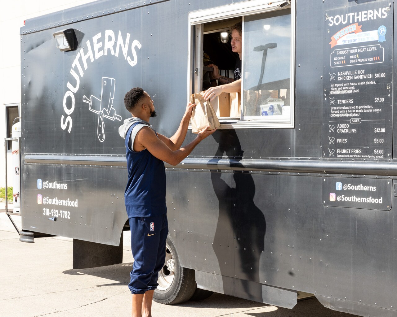 Photos: CJ McCollum treats Pelicans players and staff to lunch ahead of ...
