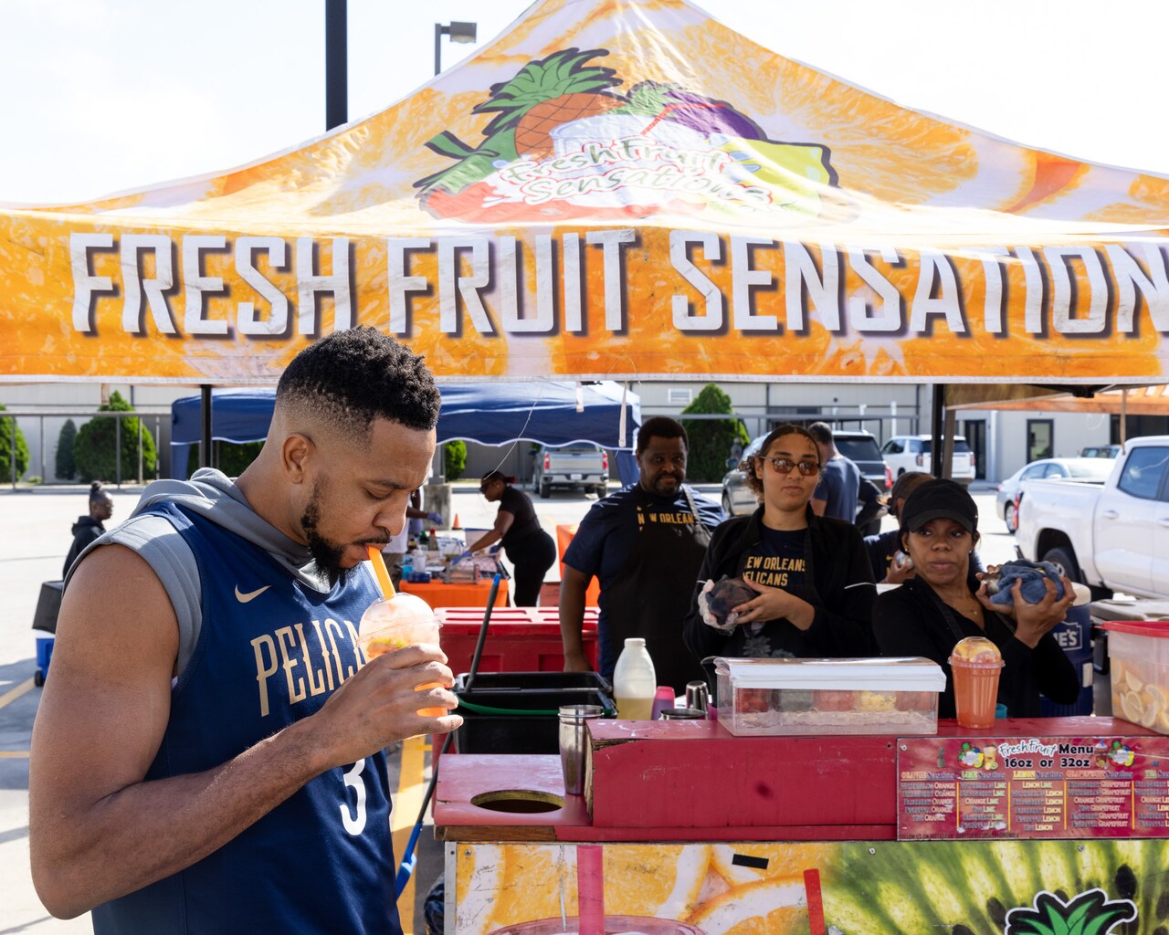 Photos: CJ McCollum treats Pelicans players and staff to lunch ahead of ...