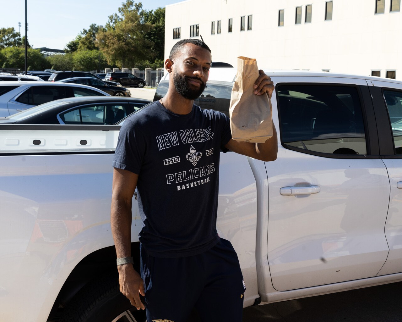 Photos: CJ McCollum treats Pelicans players and staff to lunch ahead of ...