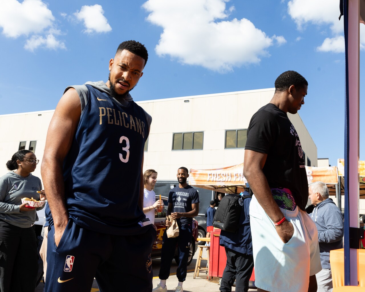 Photos: CJ McCollum treats Pelicans players and staff to lunch ahead of ...