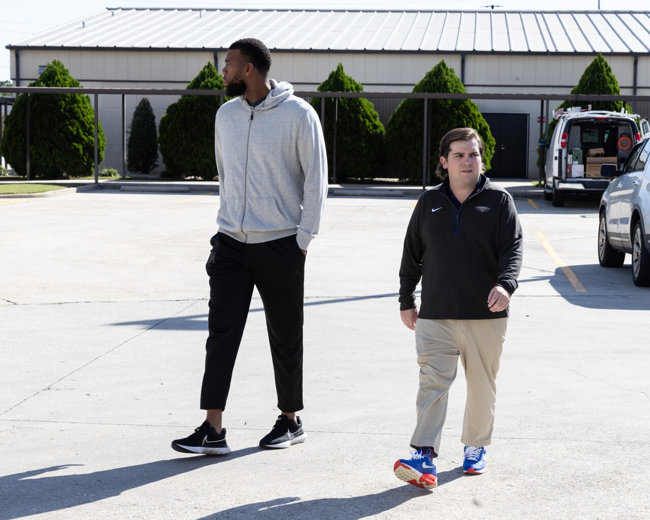 Photos: CJ McCollum treats Pelicans players and staff to lunch ahead of ...