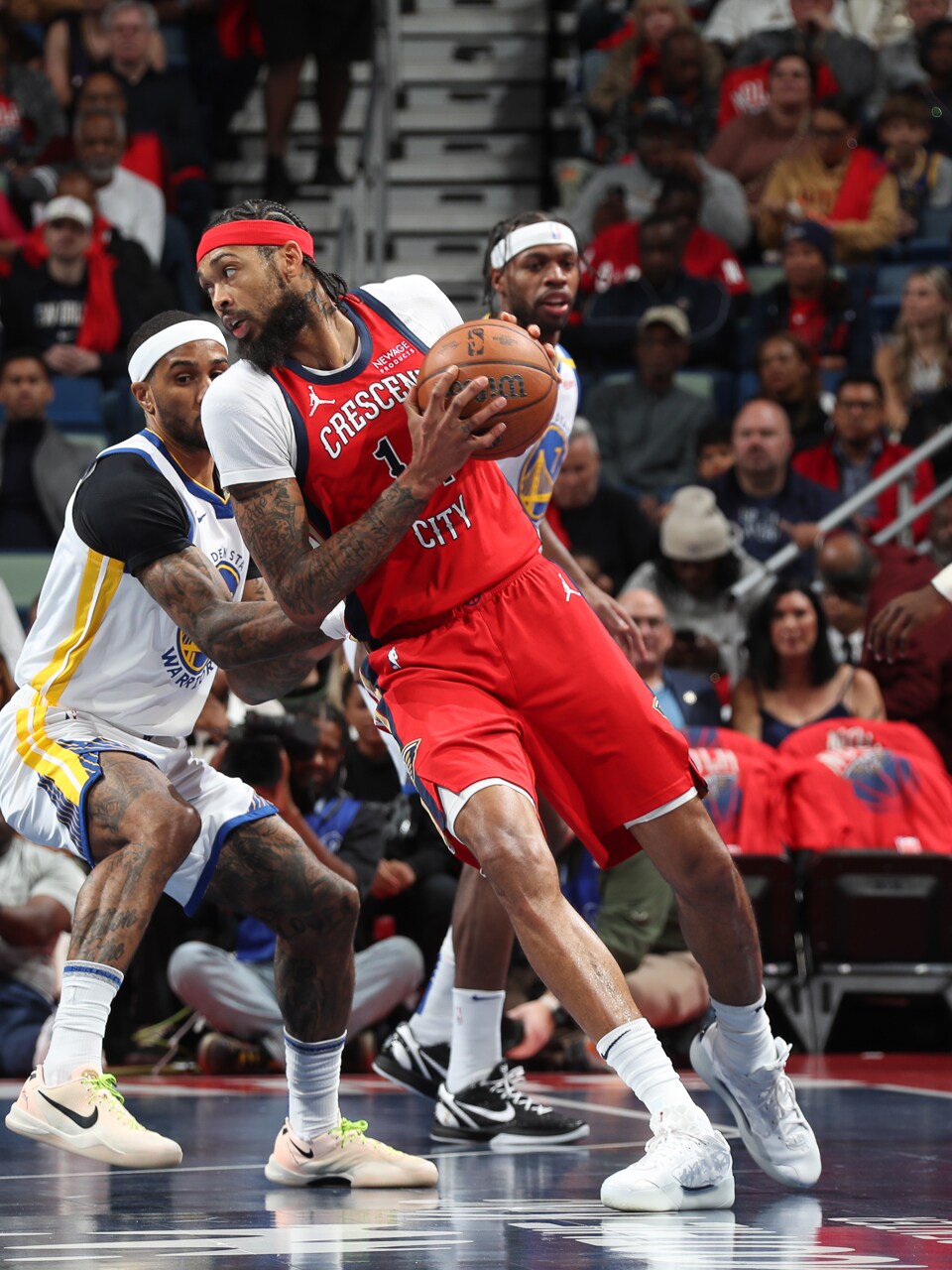 Pierre the Pelican Photo Gallery | NBA.com