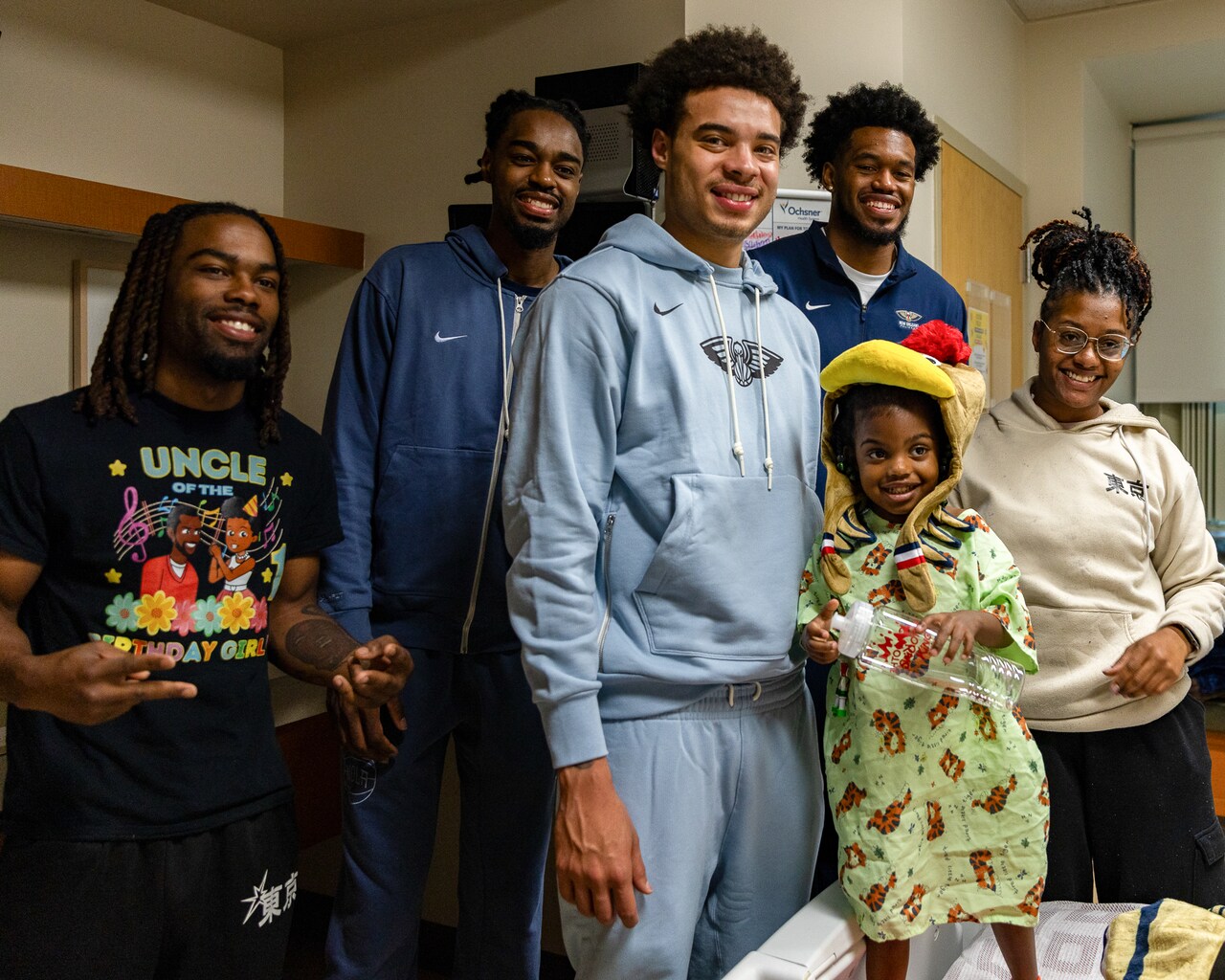 Photos: Antonio Reeves, Keion Brooks Jr., Lester Quiñones visit Ochsner ...