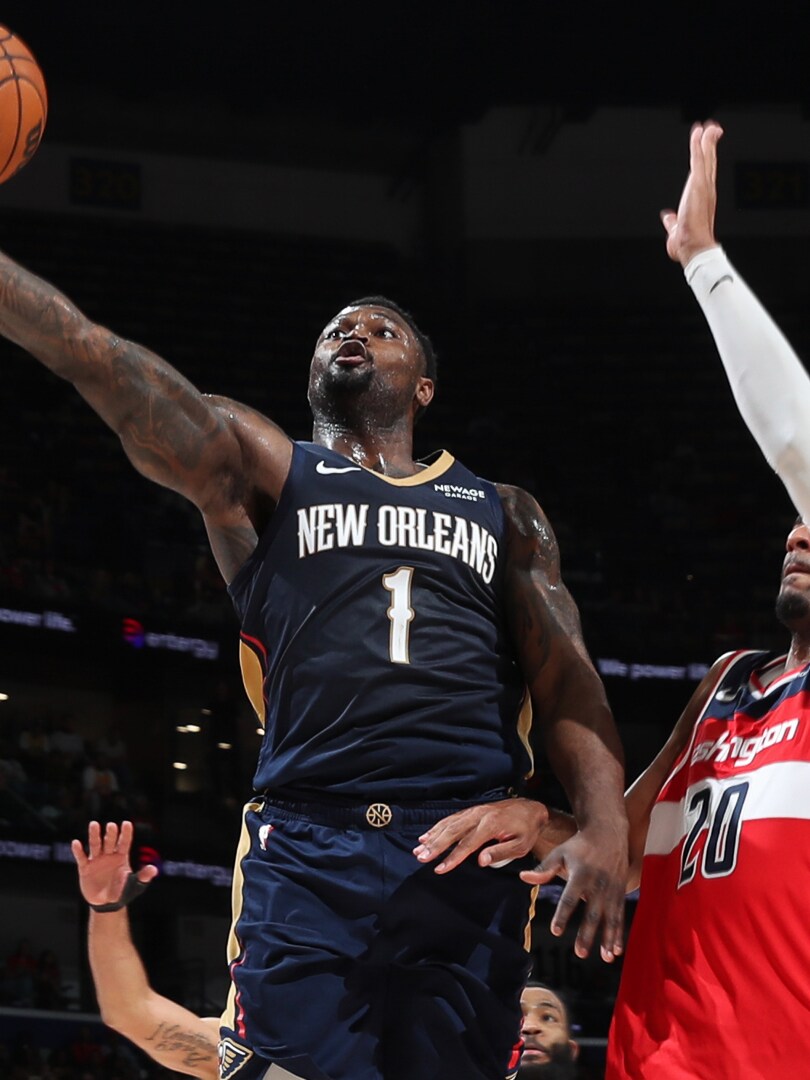 Zion Williamson Putback Dunk over Deandre Ayton | Pelicans Highlights ...
