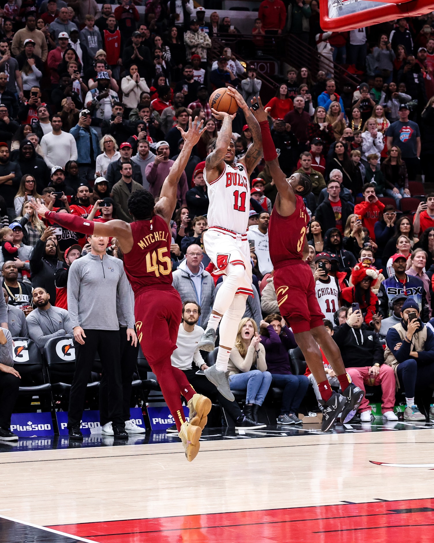 Bulls comeback falls short to Cavs, DeRozan's buzzer shot off the mark ...