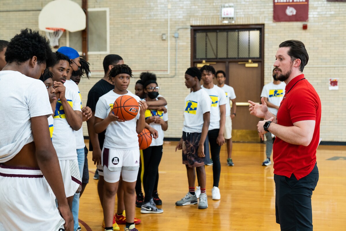 The Bulls and Motorola host a basketball clinic for Black Kids Predict ...