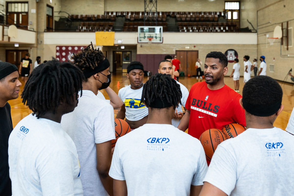 The Bulls and Motorola host a basketball clinic for Black Kids Predict ...